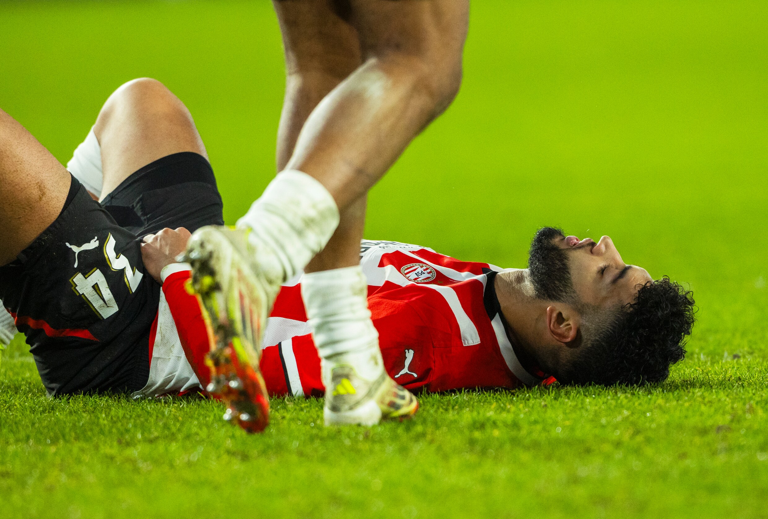 Slordig PSV is bezig titelkansen te verspelen; gelijkspel tegen FC ...