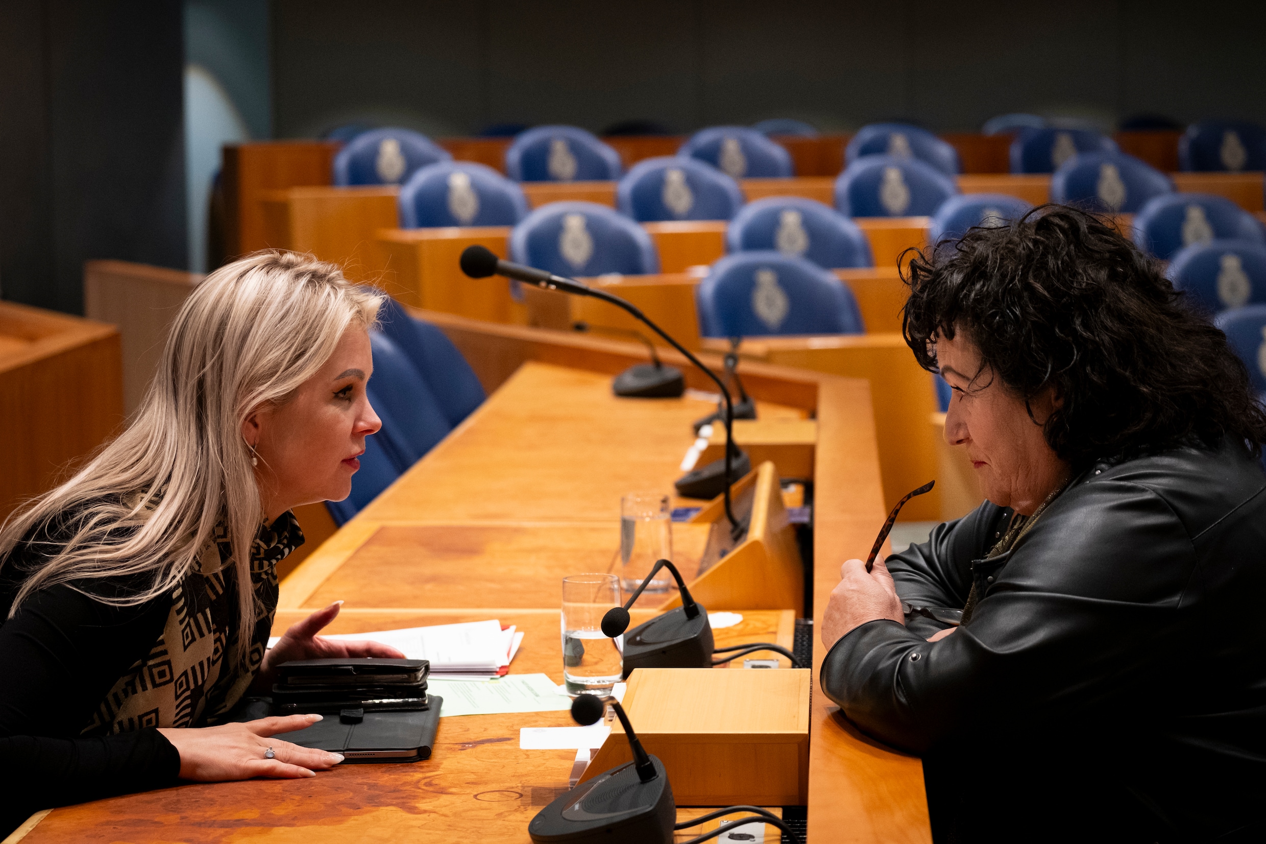 Kamer voelt zich geschoffeerd door Landbouwminister Wiersma: ‘U wekt ...