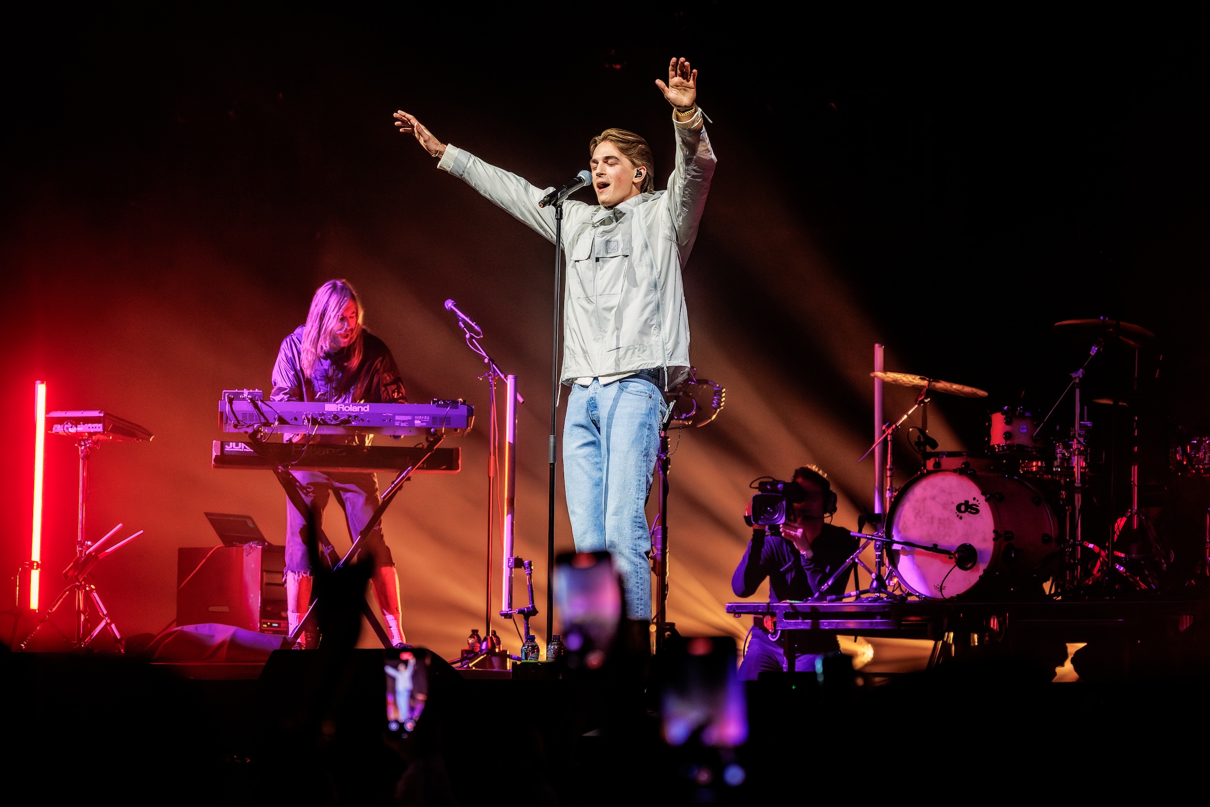 Bij Antoon in Ziggo Dome (★★★★☆) heeft iedereen het naar z’n zin | de ...