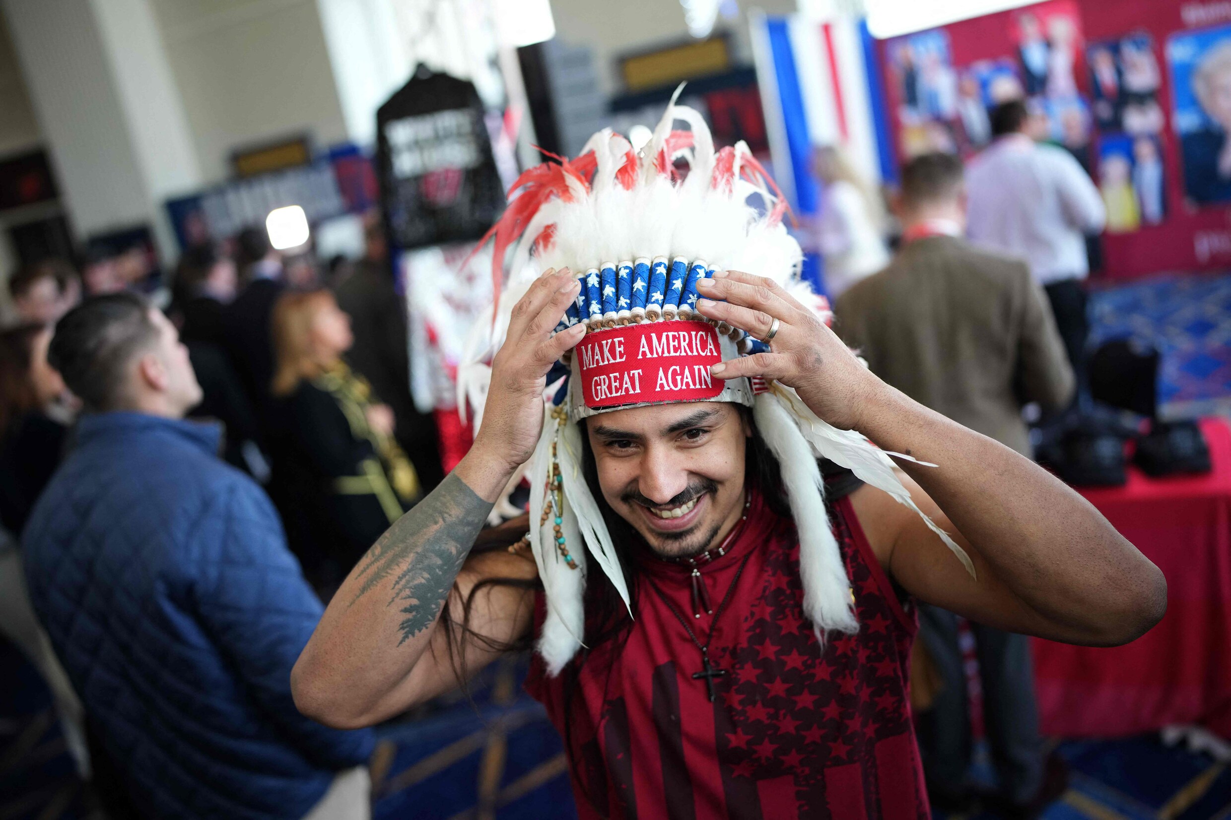 Trumpisme verovert de wereld vanaf de hoogmis van conservatief Amerika ...