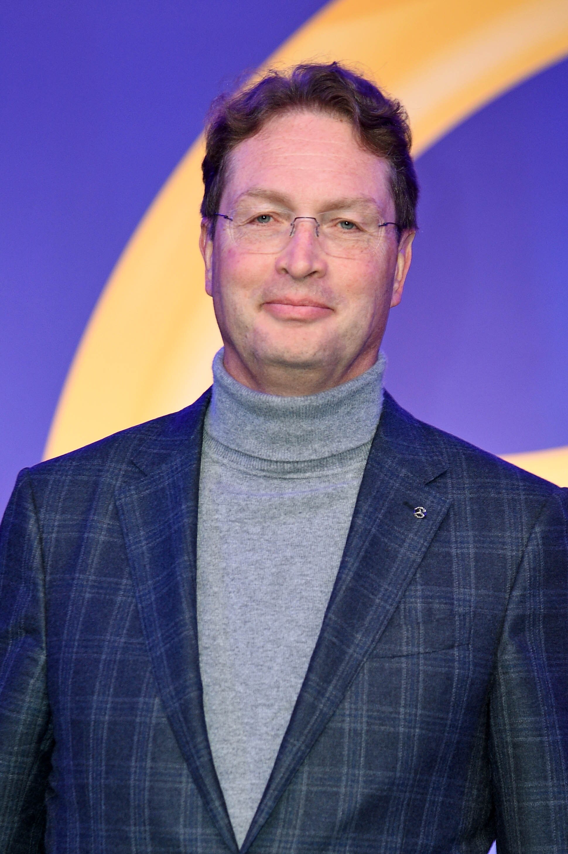 Coolblue-baas zet door met zonnepanelen, topman Mercedes slijmt met ...