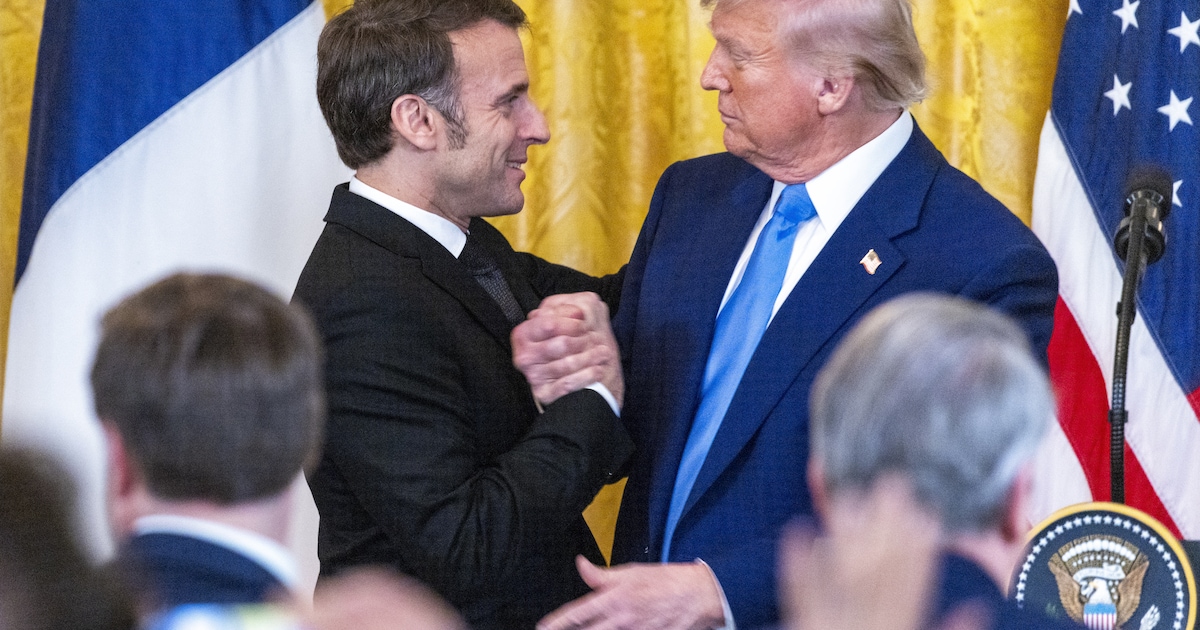 Presidenten Macron en Trump spreken over nieuwe wending in vredesplan voor Oekraïne | de Volkskrant