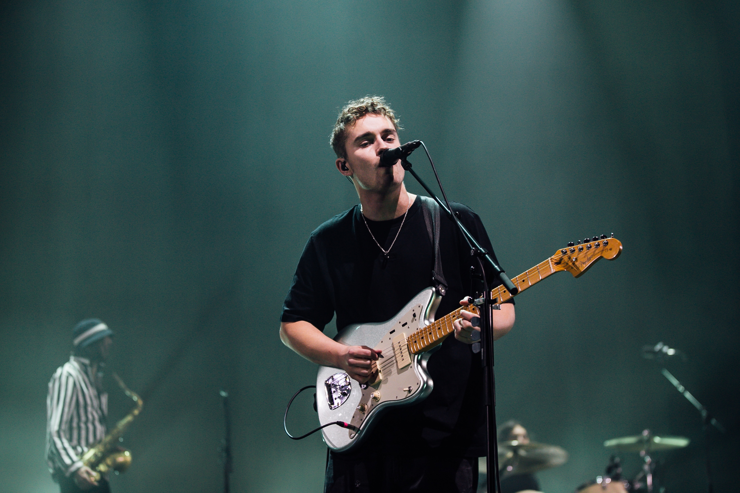 Zanger Sam Fender behaalt de grootste successen, maar hij houdt een ...