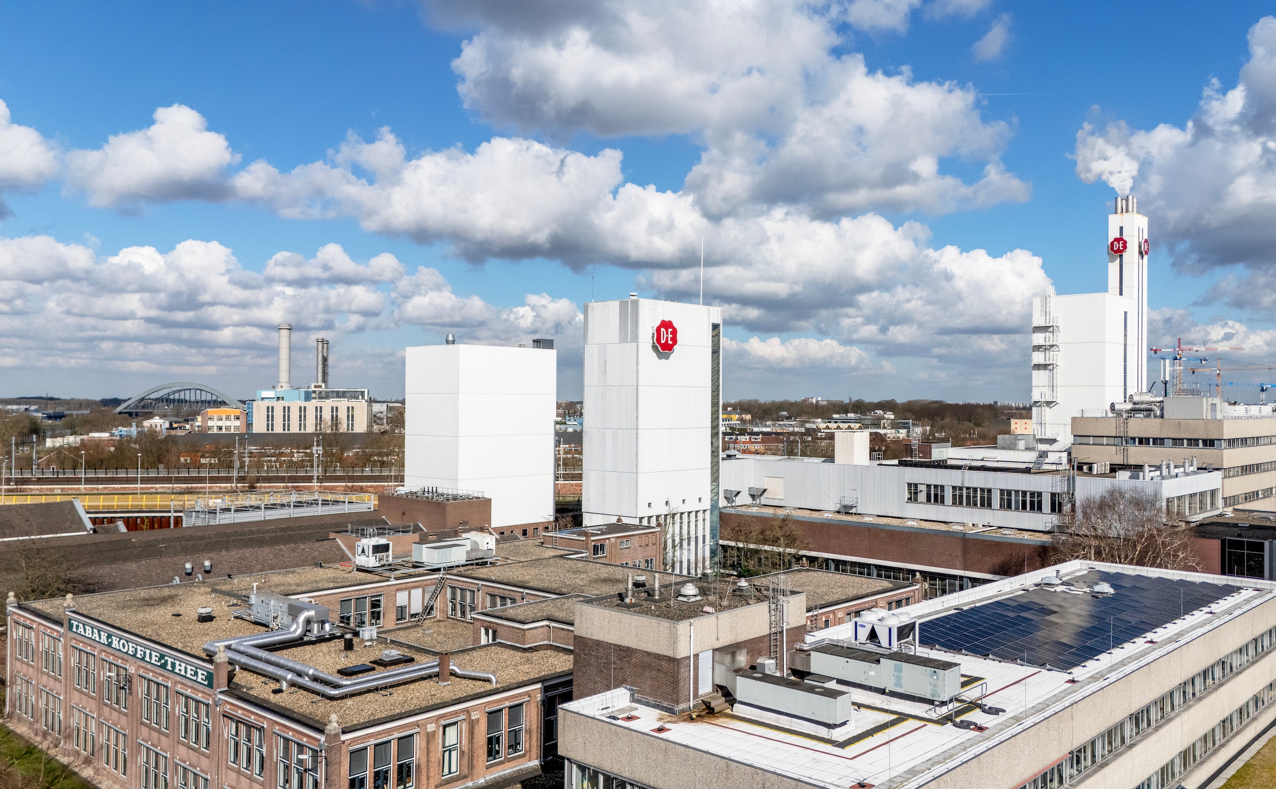 JDE Peet’s rekent prijsstijging van koffiebonen handig door en maakt ...