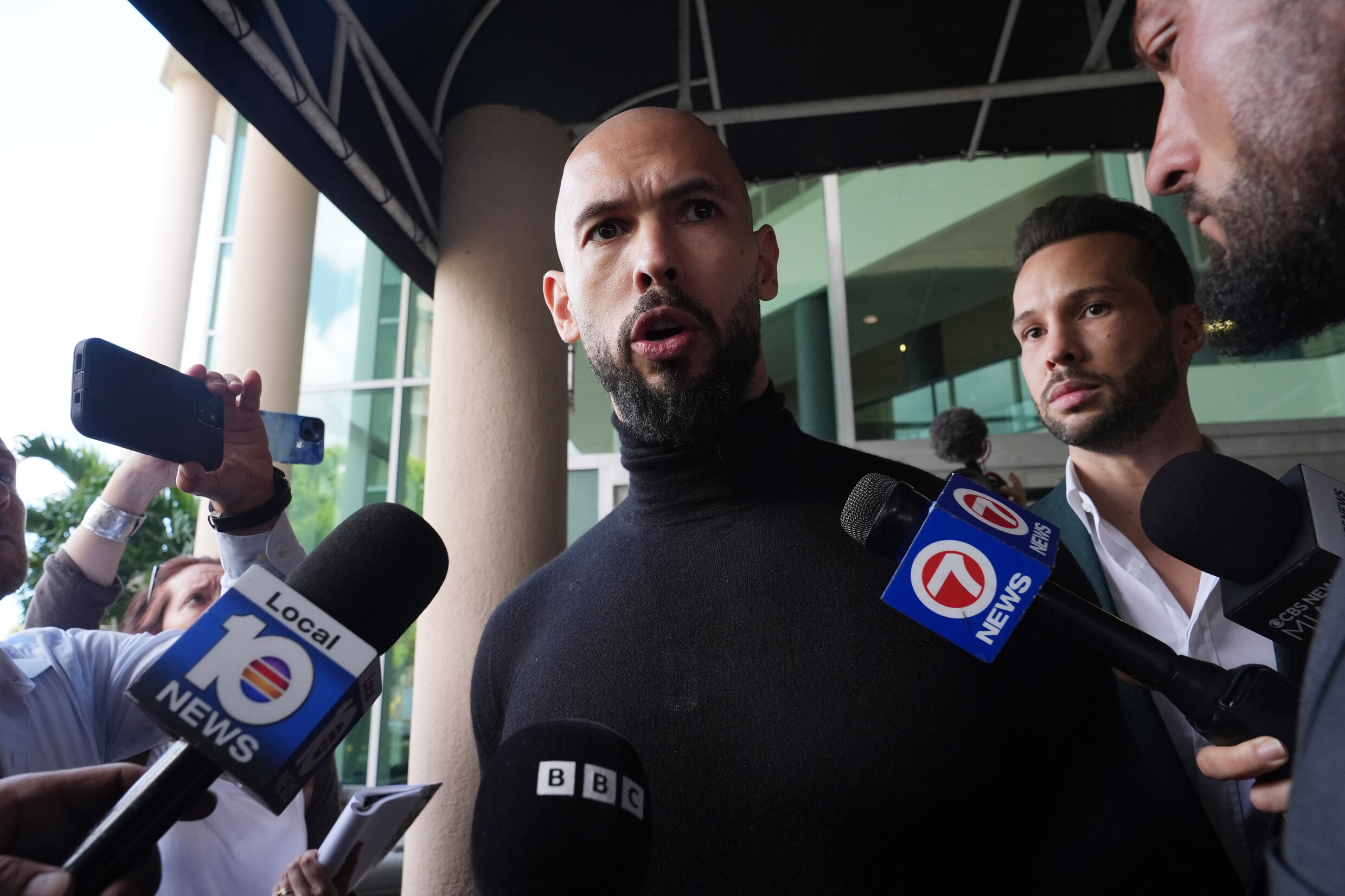 Republikeins Florida zit niet op broers Tate te wachten en start strafrechtelijk onderzoek | de ...