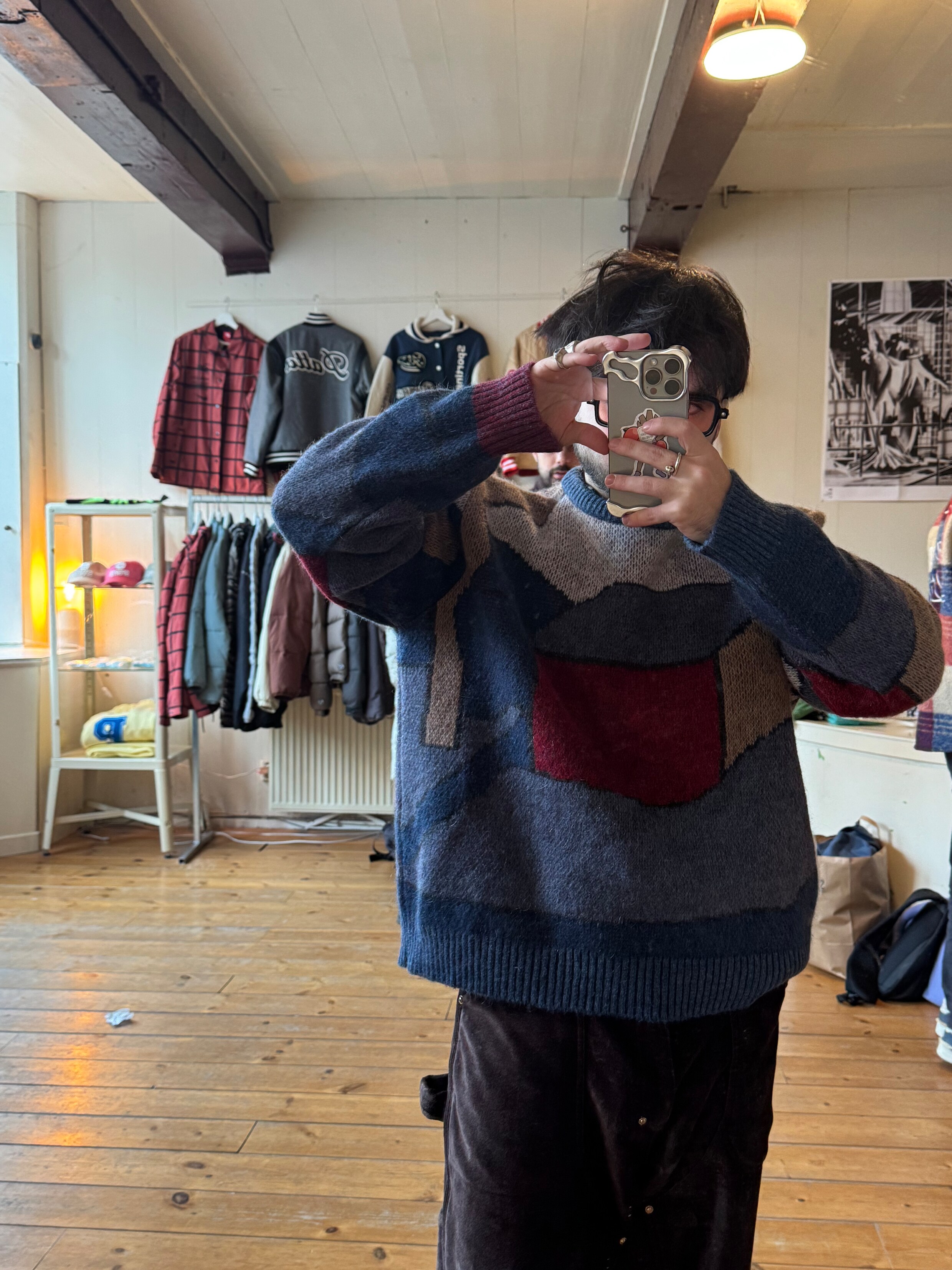 In een Utrechts pand dat op instorten staat, vind je een bonte ...