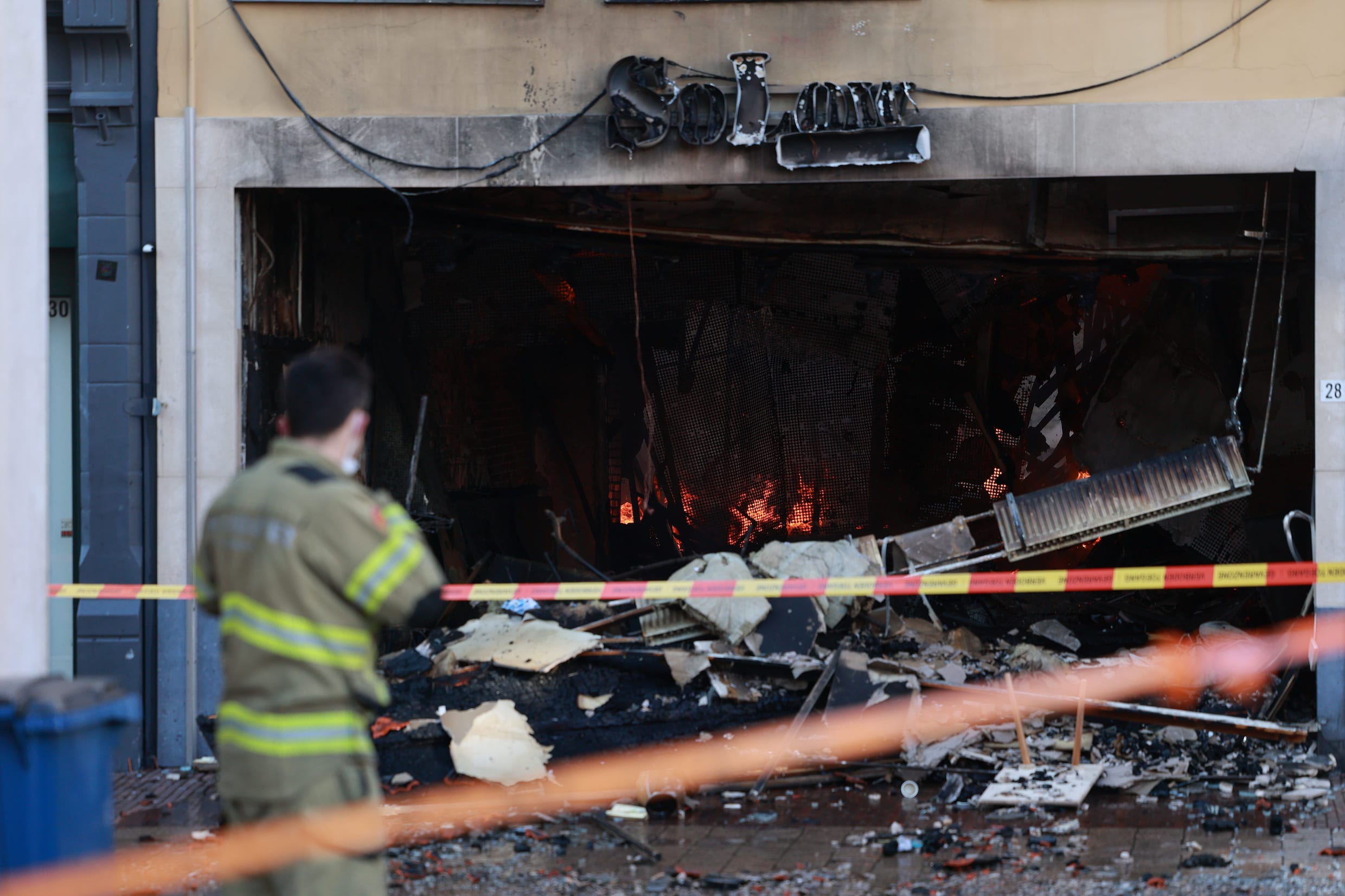 Zeer grote brand in historische panden centrum Arnhem, asbest vrijgekomen | de Volkskrant