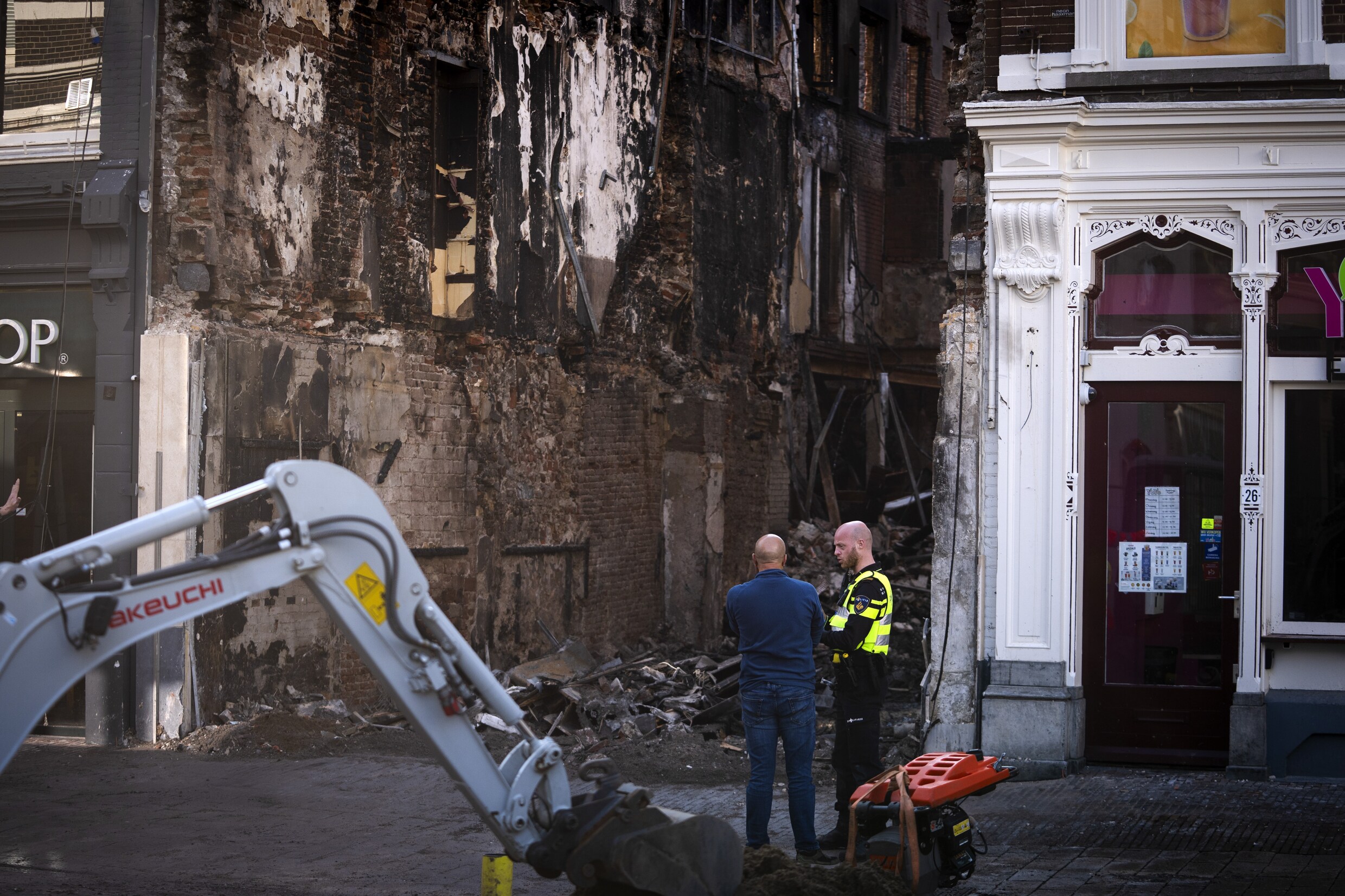 Politie gaat uit van opzet, drie verdachten aangehouden voor brand in ...