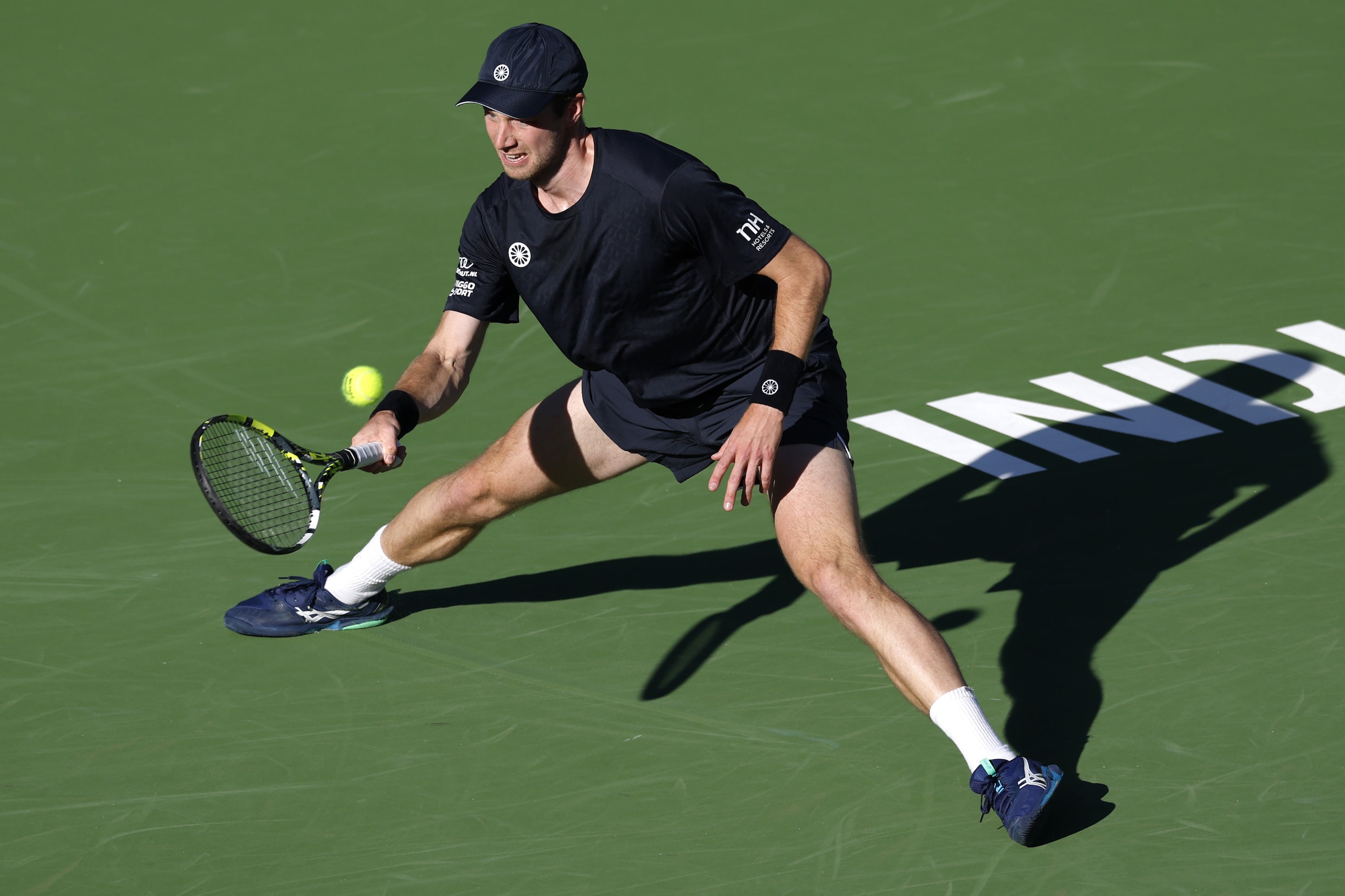 Botic van de Zandschulp stunt tegen Novak Djokovic en bereikt derde ...