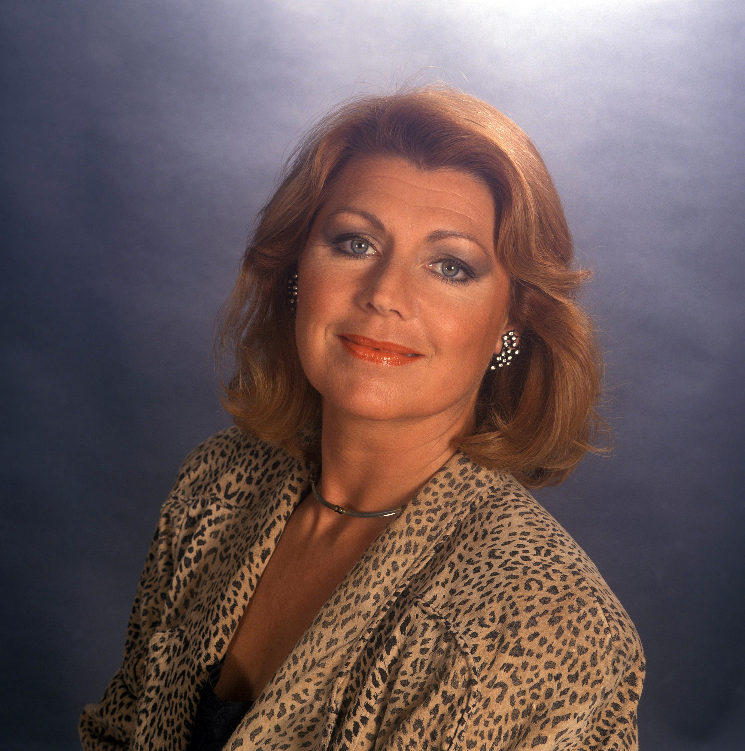 Bruni Heinke (1940-2025) was vooral bekend als Helen Helmink, de ...