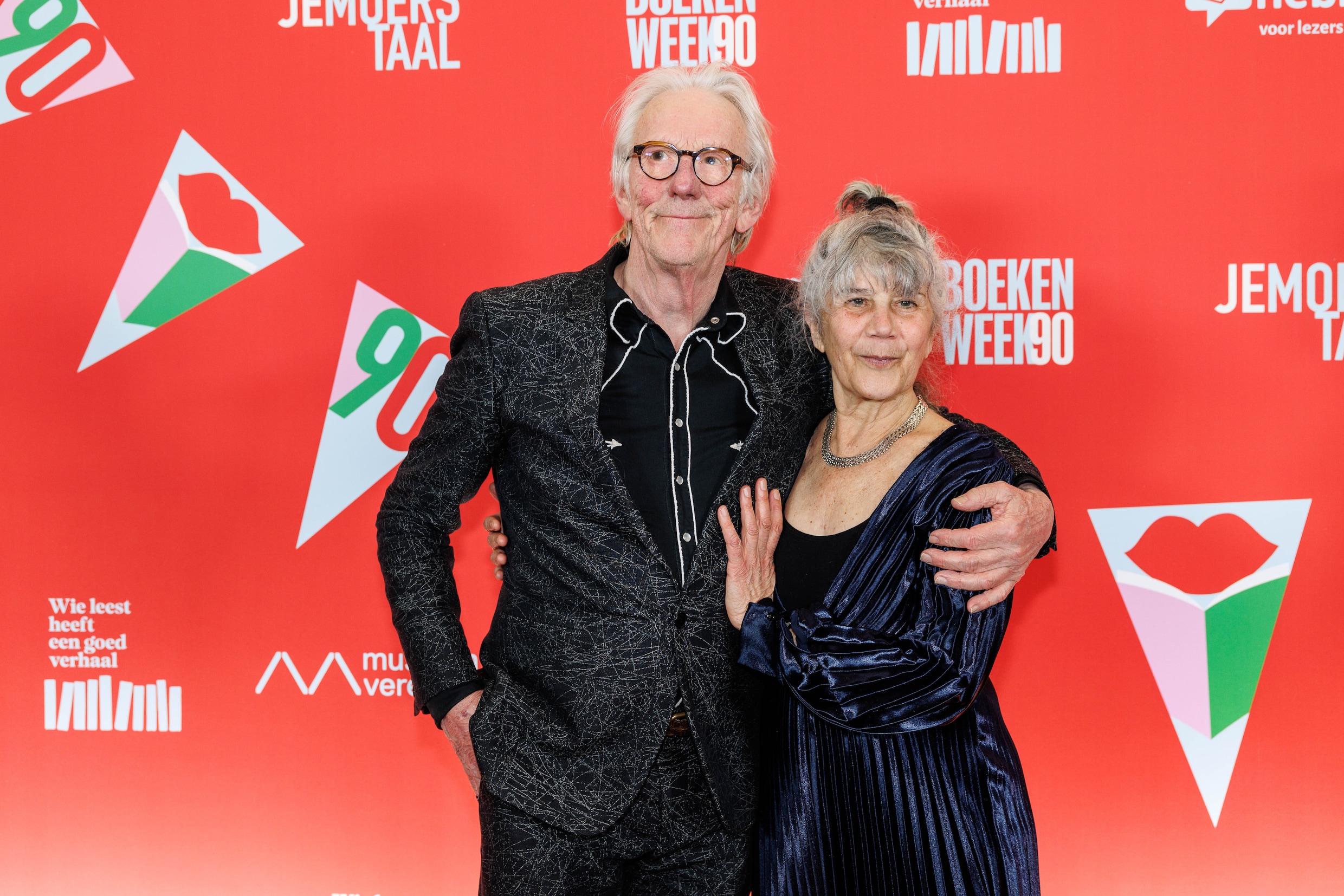 Freek de Jonge en Adriaan van Dis dreigen met vertrek bij uitgever VBK vanwege omstreden ...