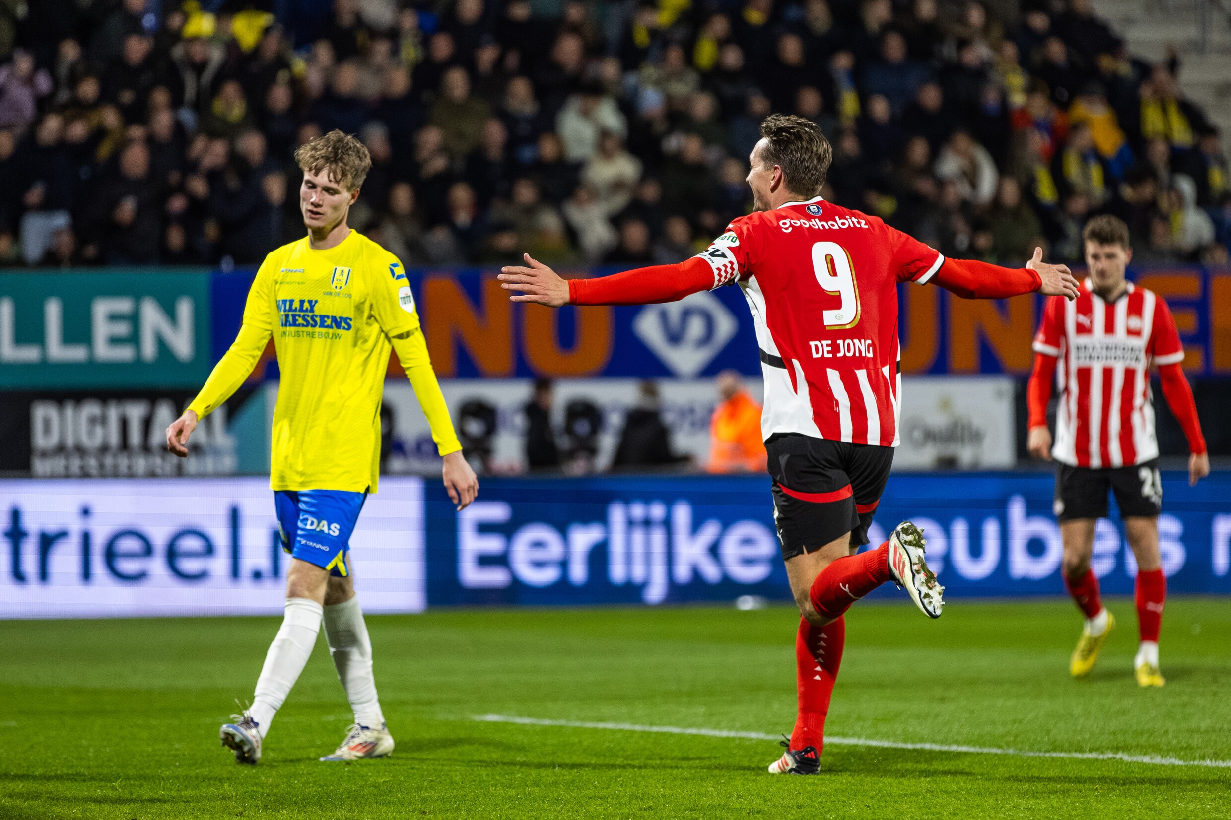 PSV wint ruim bij RKC (0-3) en moet hopen op misstap van Ajax tegen AZ | de Volkskrant