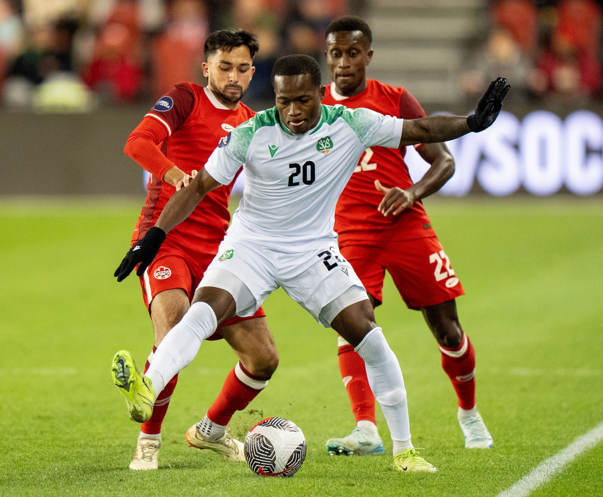 Surinaamse puzzel bezorgt bondscoach Stanley Menzo hoofdbrekens ...