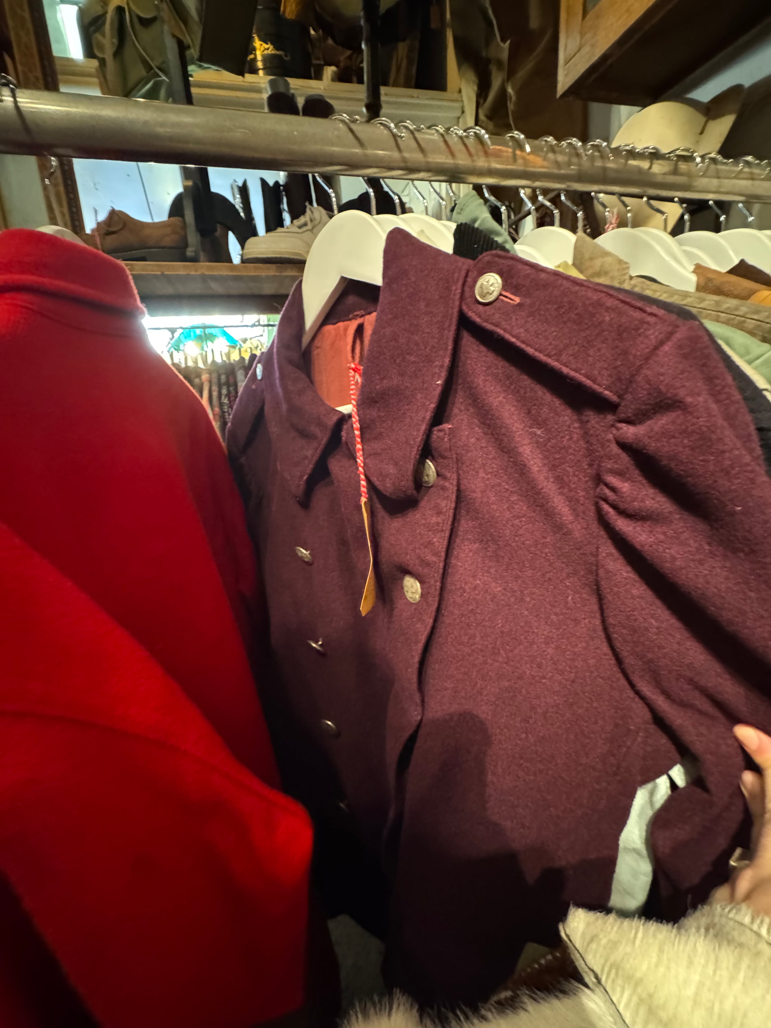 Nelis Antiques is verreweg de bijzonderste winkel voor échte ...