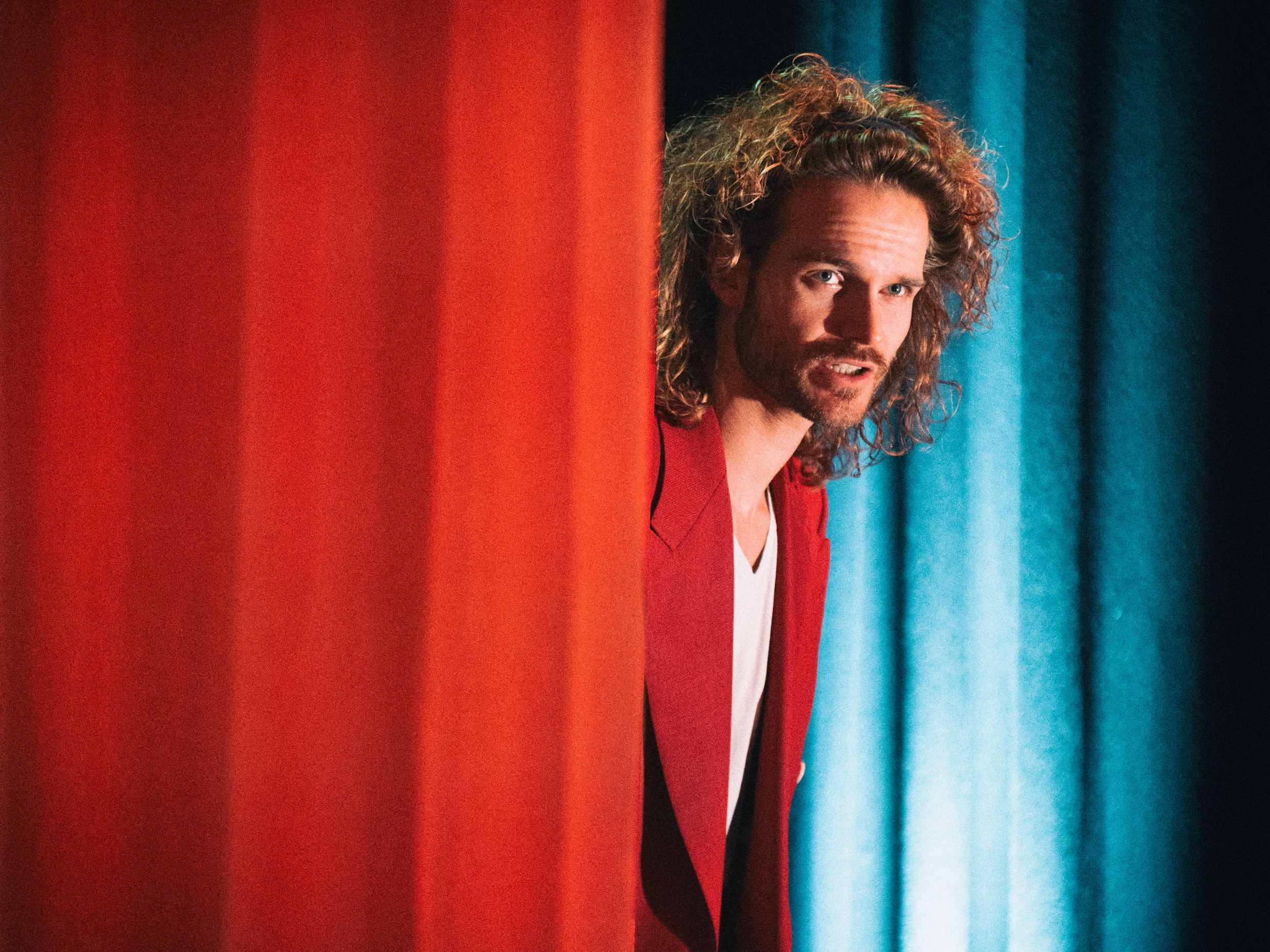 Cabaretier Soundos El Ahmadi wint haar eerste Poelifinario met haar ...