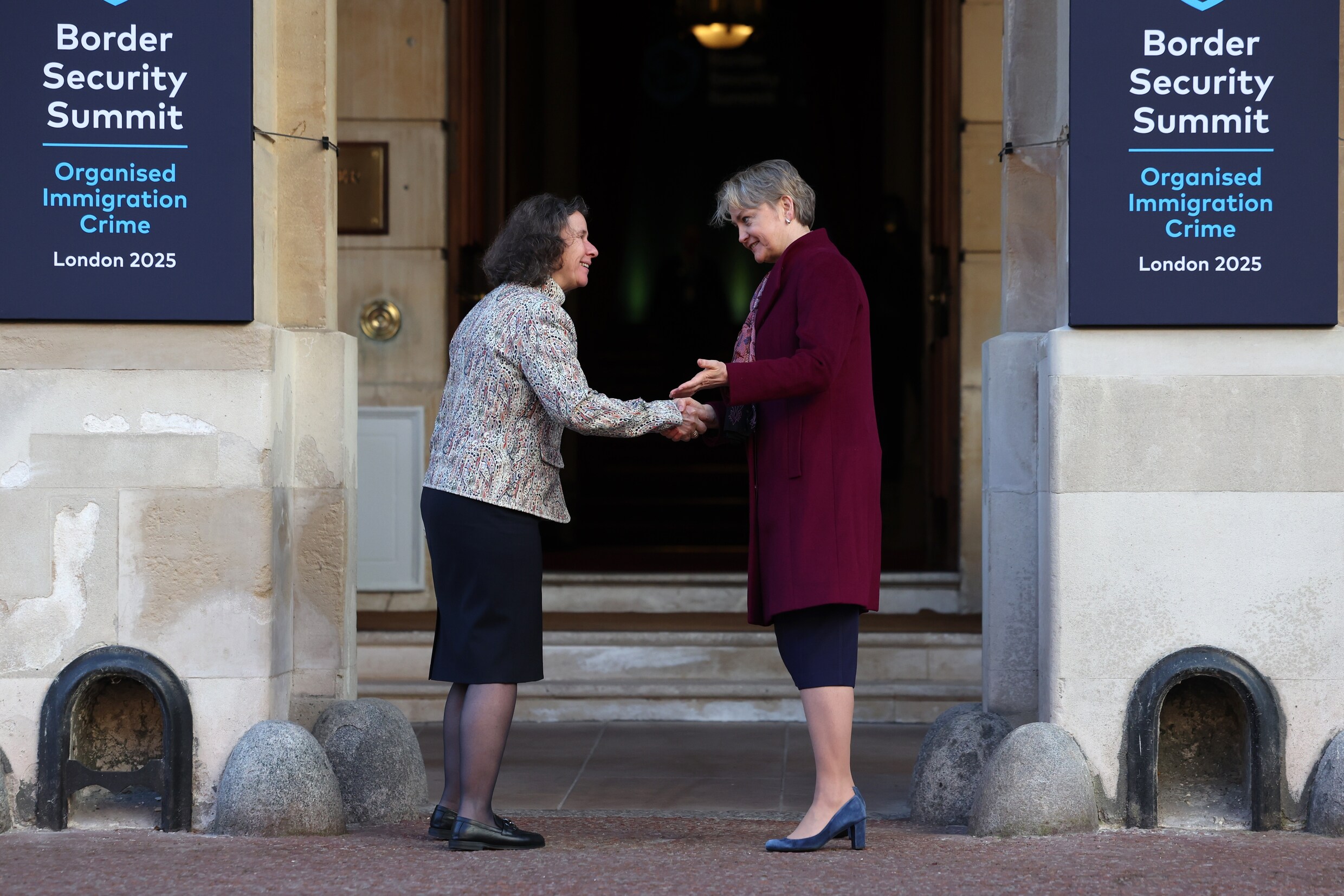 Premier Schoof en minister Uitermark tekenen voor lintjes vrijwilligers COA na weigering Faber ...
