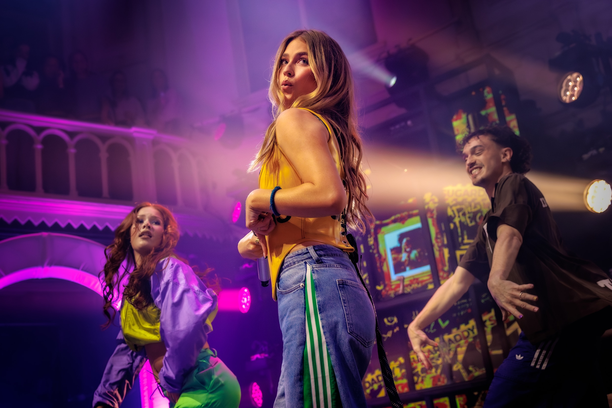 Roxy Dekkers fans bepalen in Paradiso zelf wel wat een goed feestje is ...