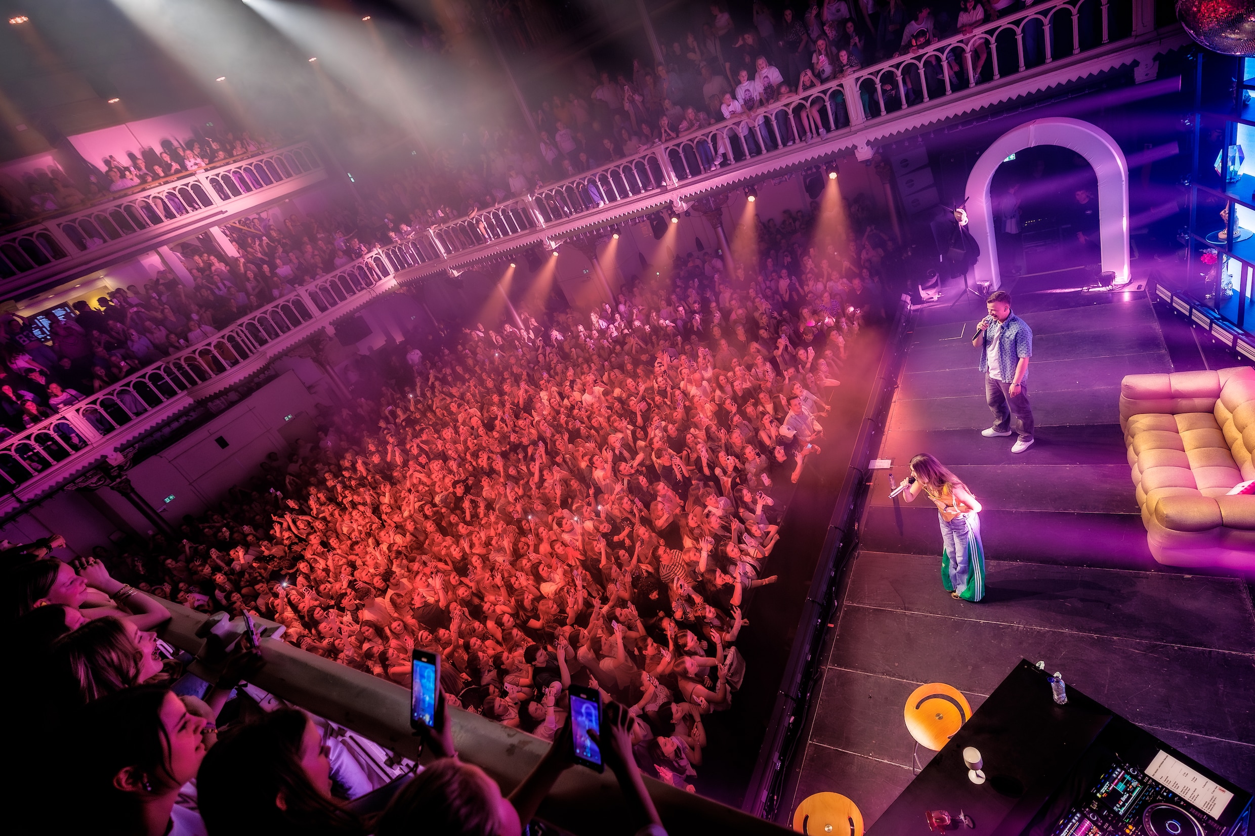 Roxy Dekkers fans bepalen in Paradiso zelf wel wat een goed feestje is | de Volkskrant