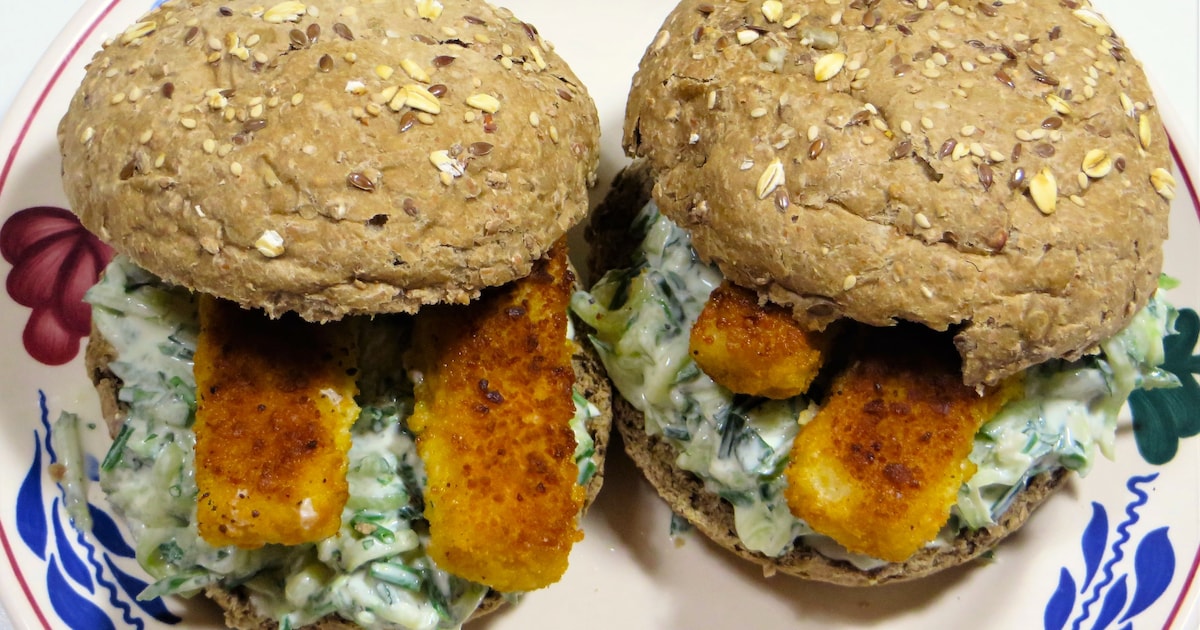 De Volkskeuken: broodje visstick met tzatziki | de Volkskrant