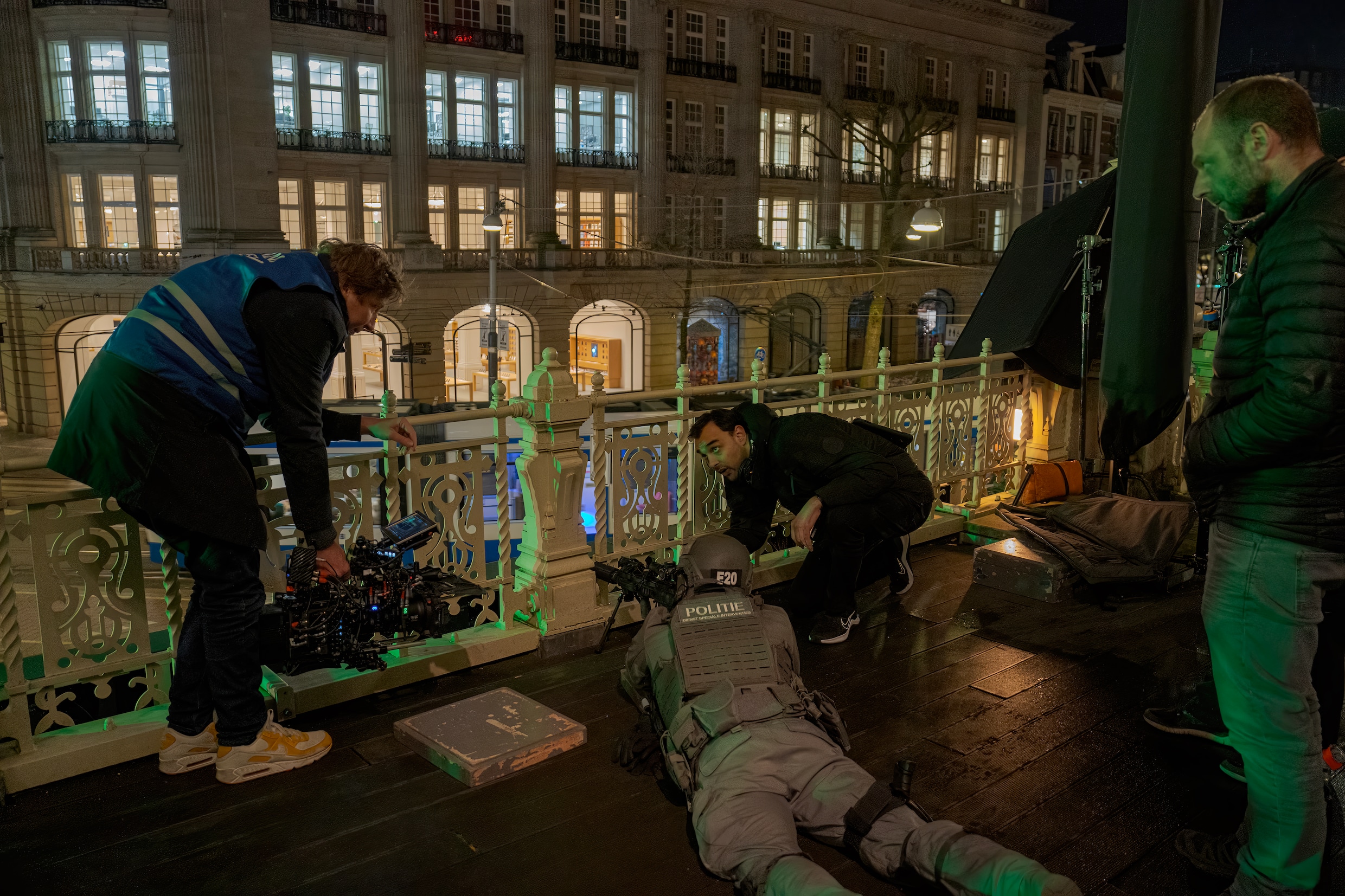 Politie hielp volop mee aan de film ‘iHostage’, over het Apple ...