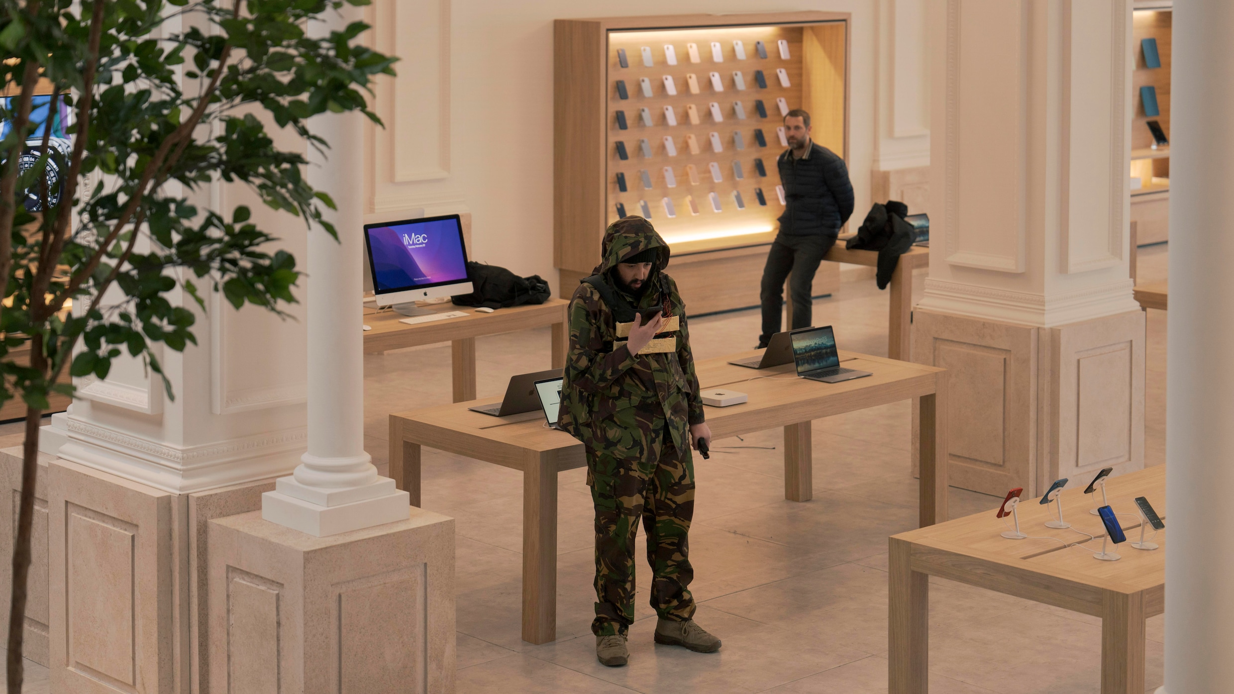 Politie hielp volop mee aan de film ‘iHostage’, over het Apple ...