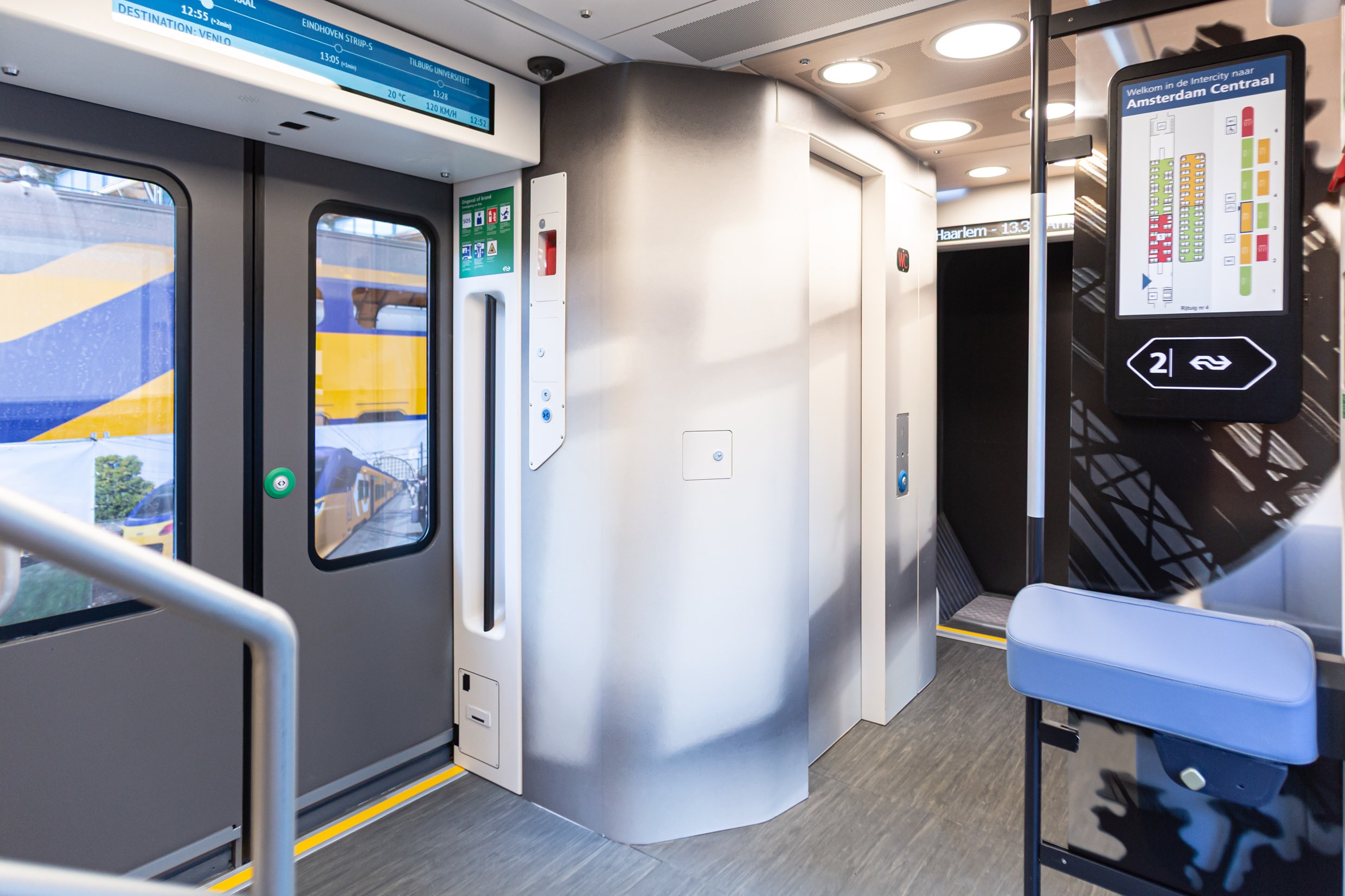 Niet te doorzichtig, niet te opdringerig: de nieuwe treinkunst in de ...