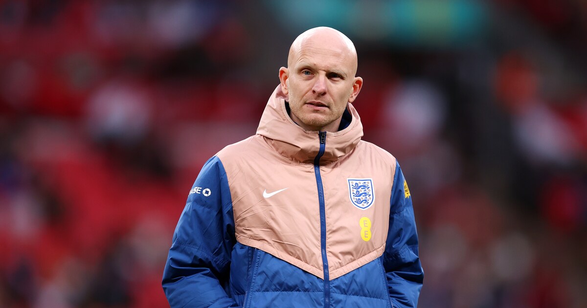 Arjan Veurink, de geroemde assistent van Wiegman, mag het nu zelf ...