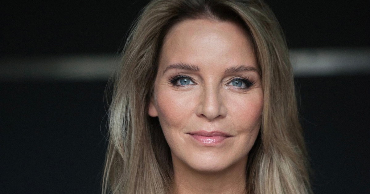 Waarom is Esther Verhoef de populairste schrijver van Nederland? Onze ...