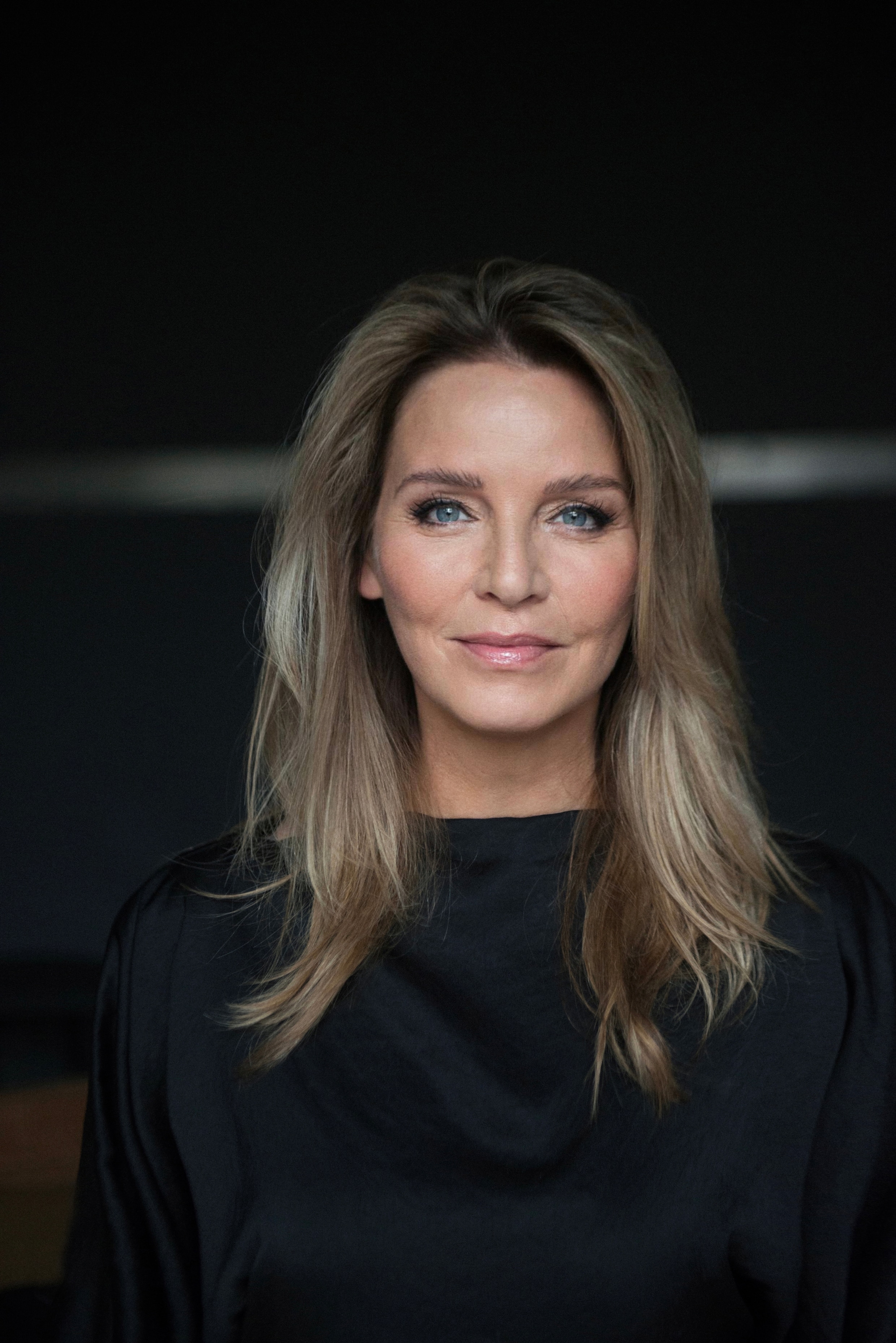 Waarom is Esther Verhoef de populairste schrijver van Nederland? Onze ...