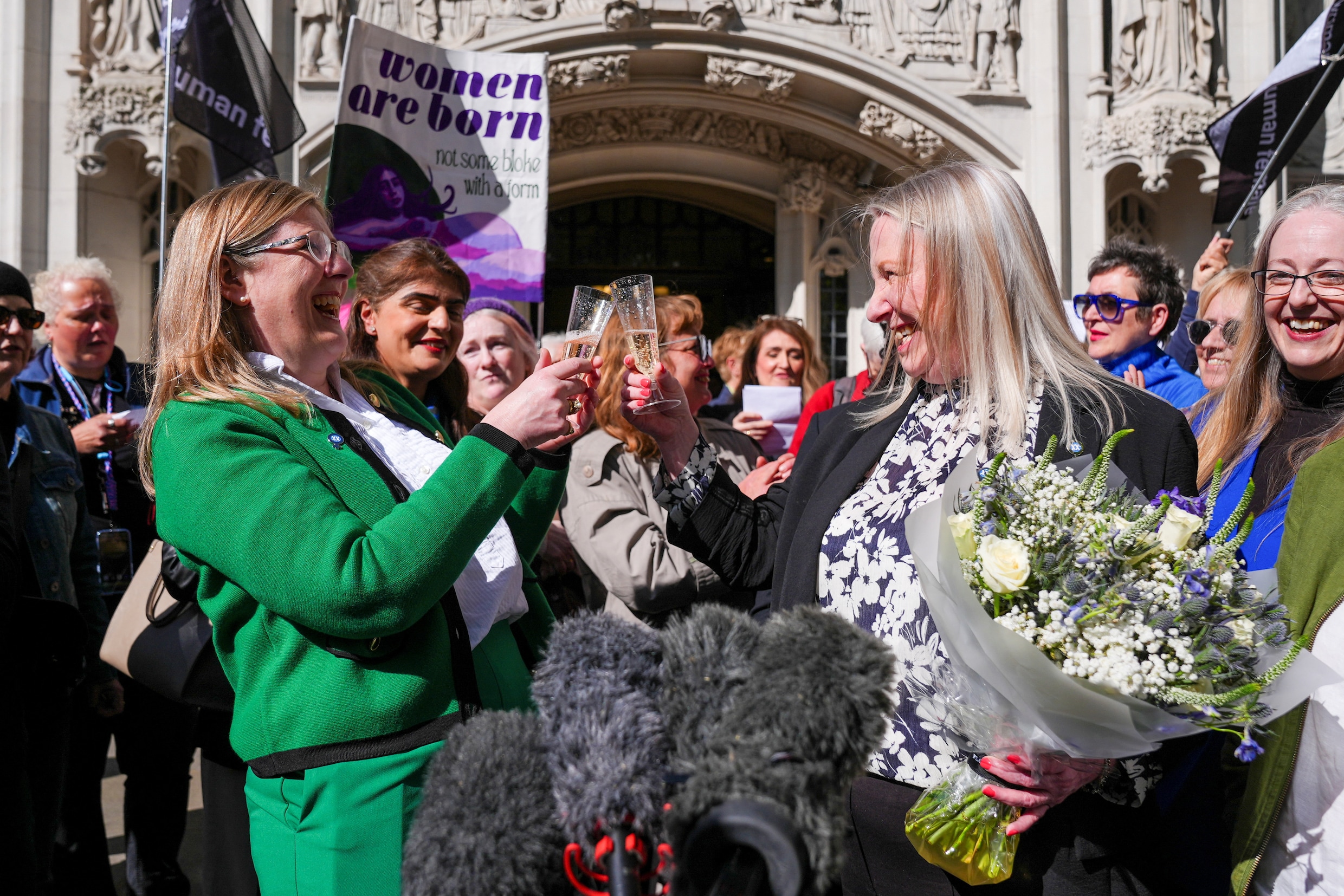 Britse hof beslist: biologische sekse is bepalend voor definitie vrouw ...