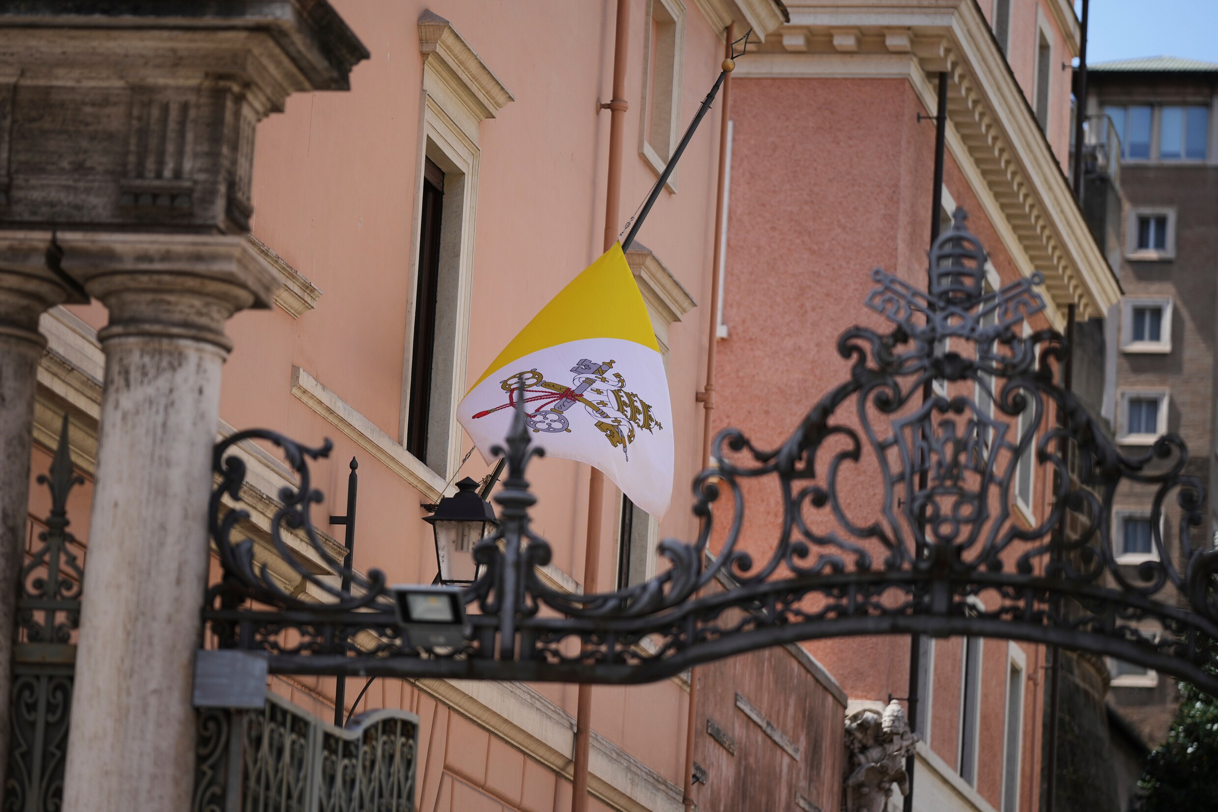 Lees hier het liveblog over het overlijden van paus Franciscus terug ...