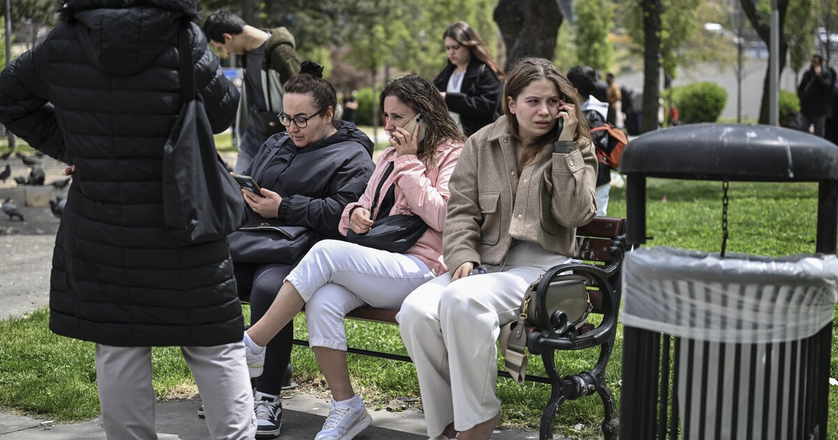 Bewoners Istanbul opgeschrikt door aardbeving met een kracht van 6,2 ...