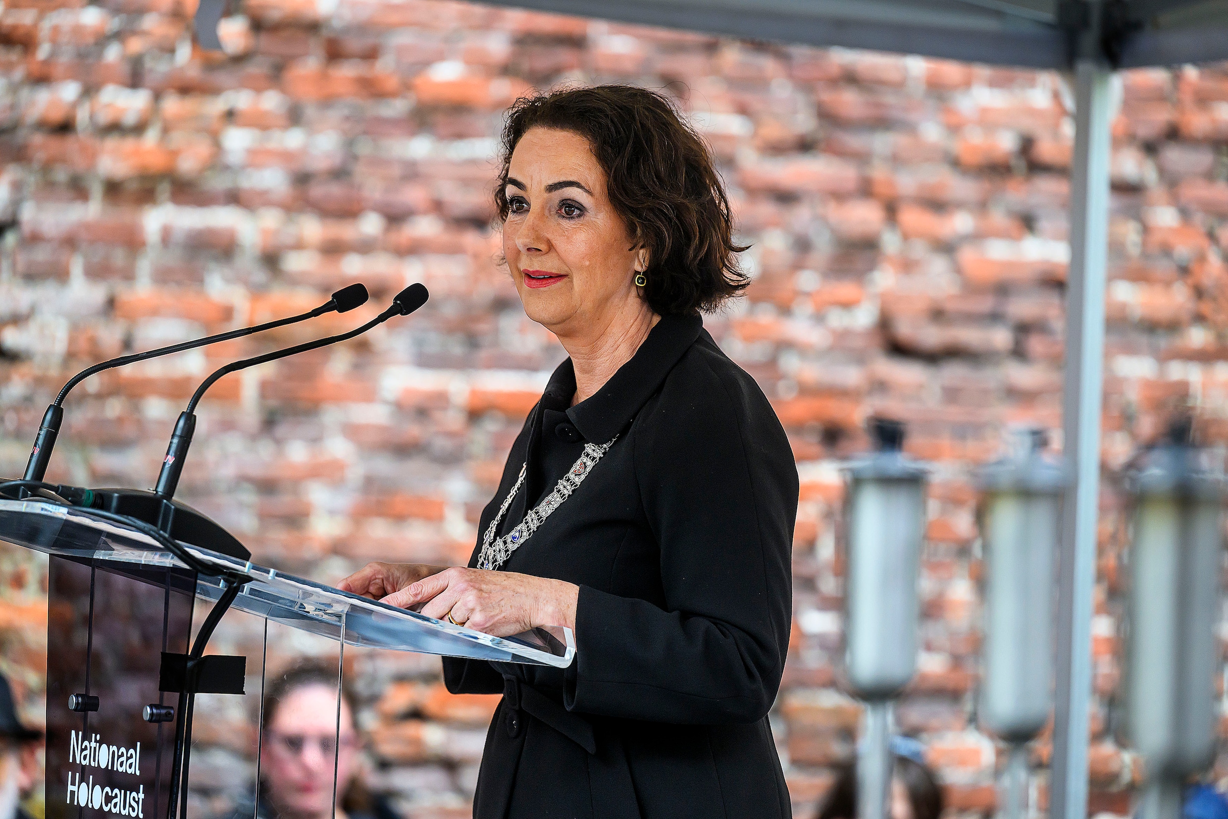 Halsema biedt excuses aan voor rol Amsterdam bij Jodenvervolging ...