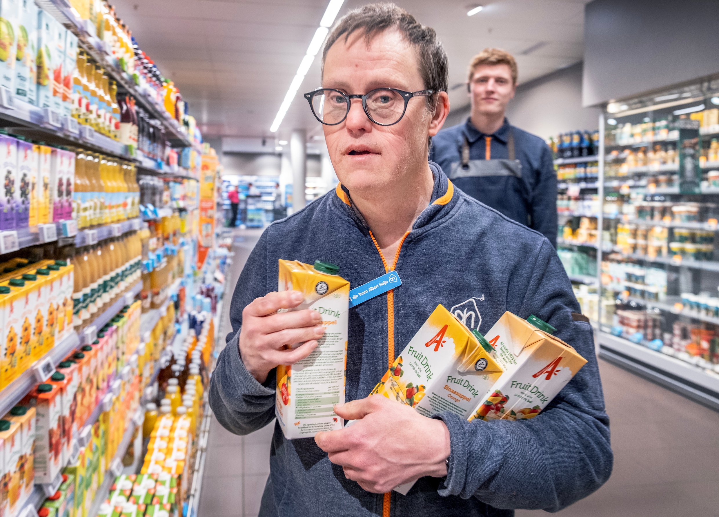 Eerste werknemer met syndroom van down met pensioen | de Volkskrant