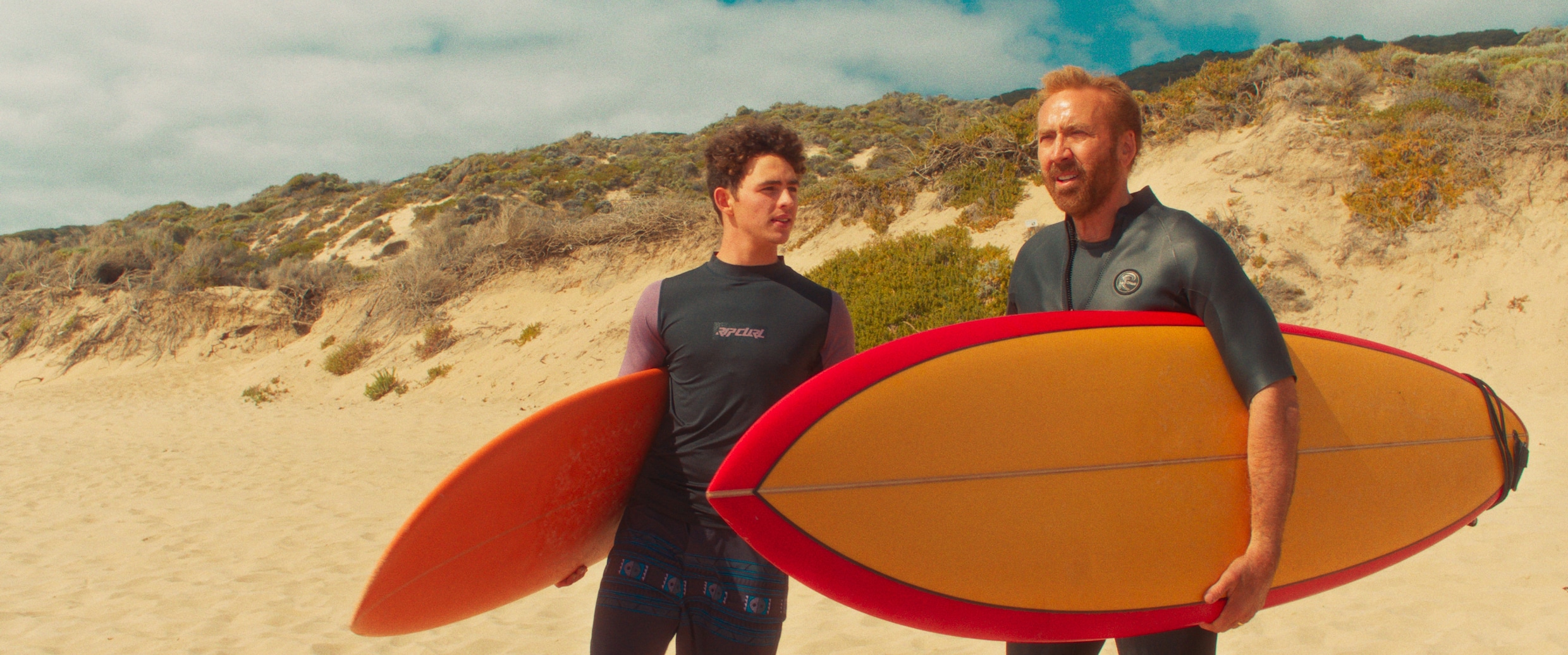 ‘The Surfer’ met Nicolas Cage is een zalige zonnesteek van een film ...
