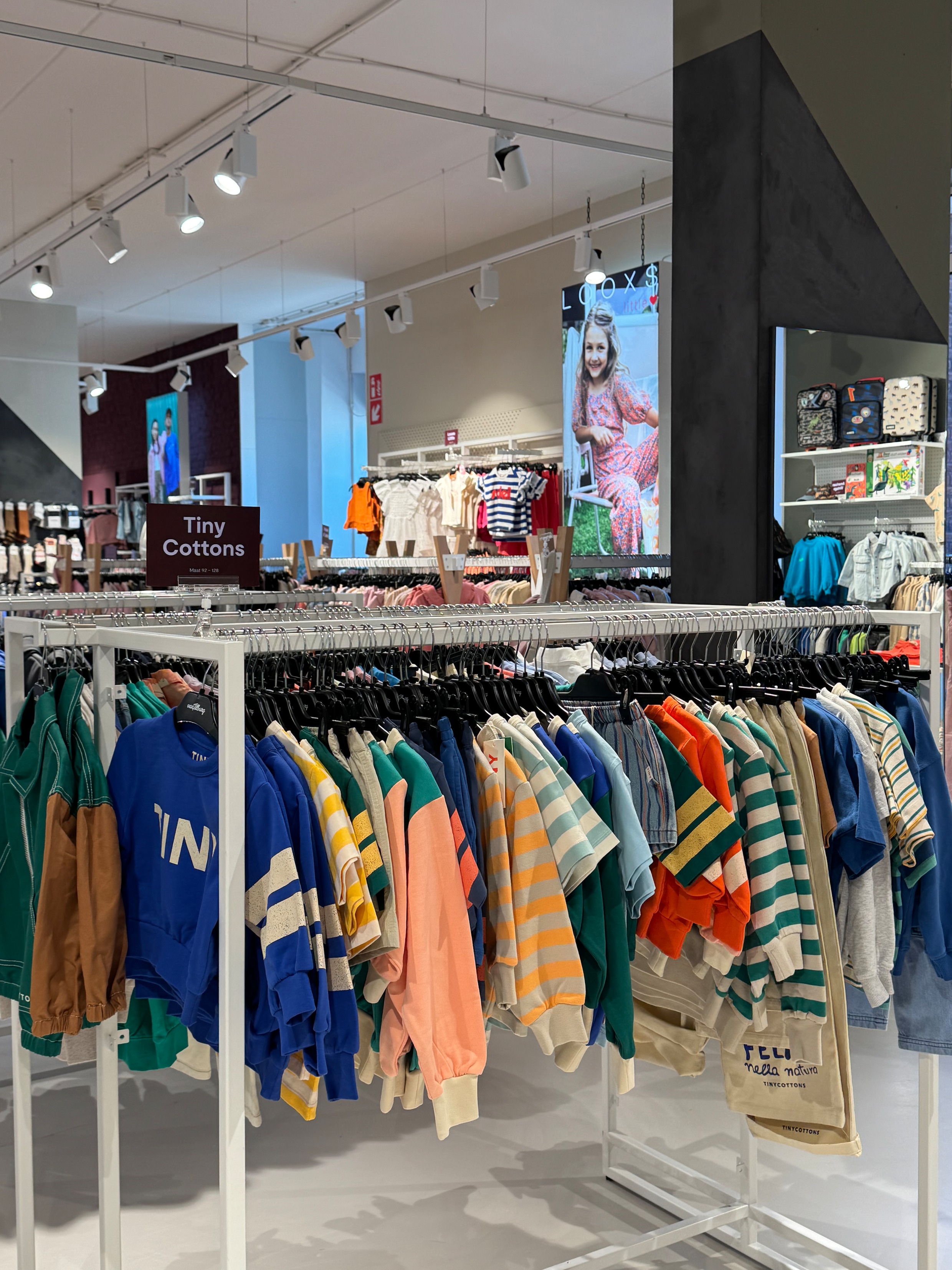 Bij het imperium van Van Tilburg in Nistelrode is het kledingaanbod ...