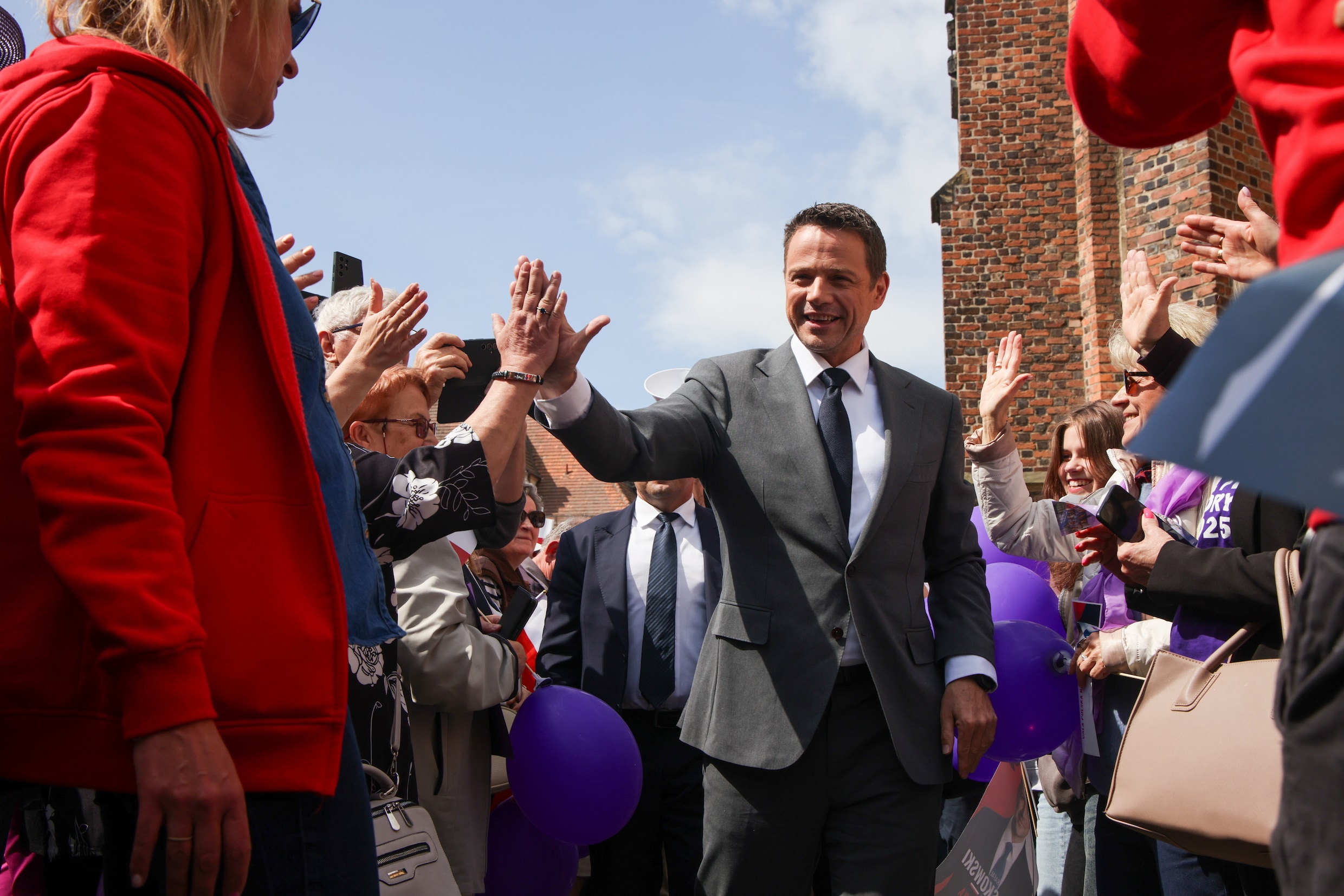 Poolse premier Tusk vreest ‘alles te verliezen’ als zijn liberale kandidaat Trzaskowski niet ...