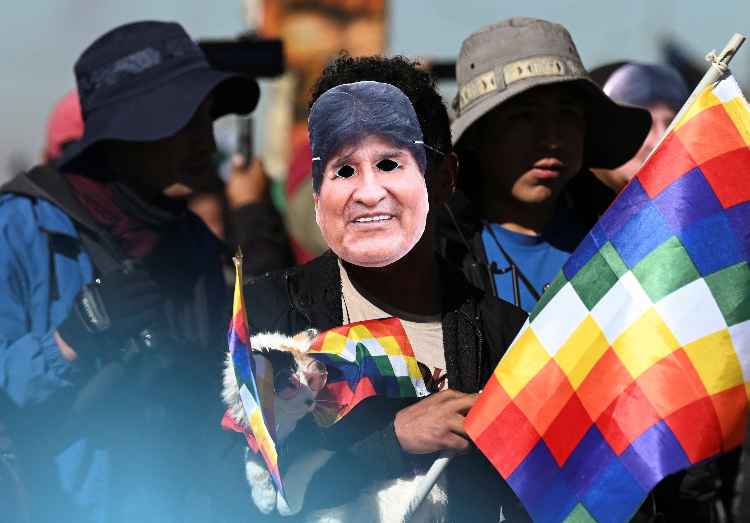 Bij de grote mars voor de Boliviaanse oud-president Evo Morales, is ...