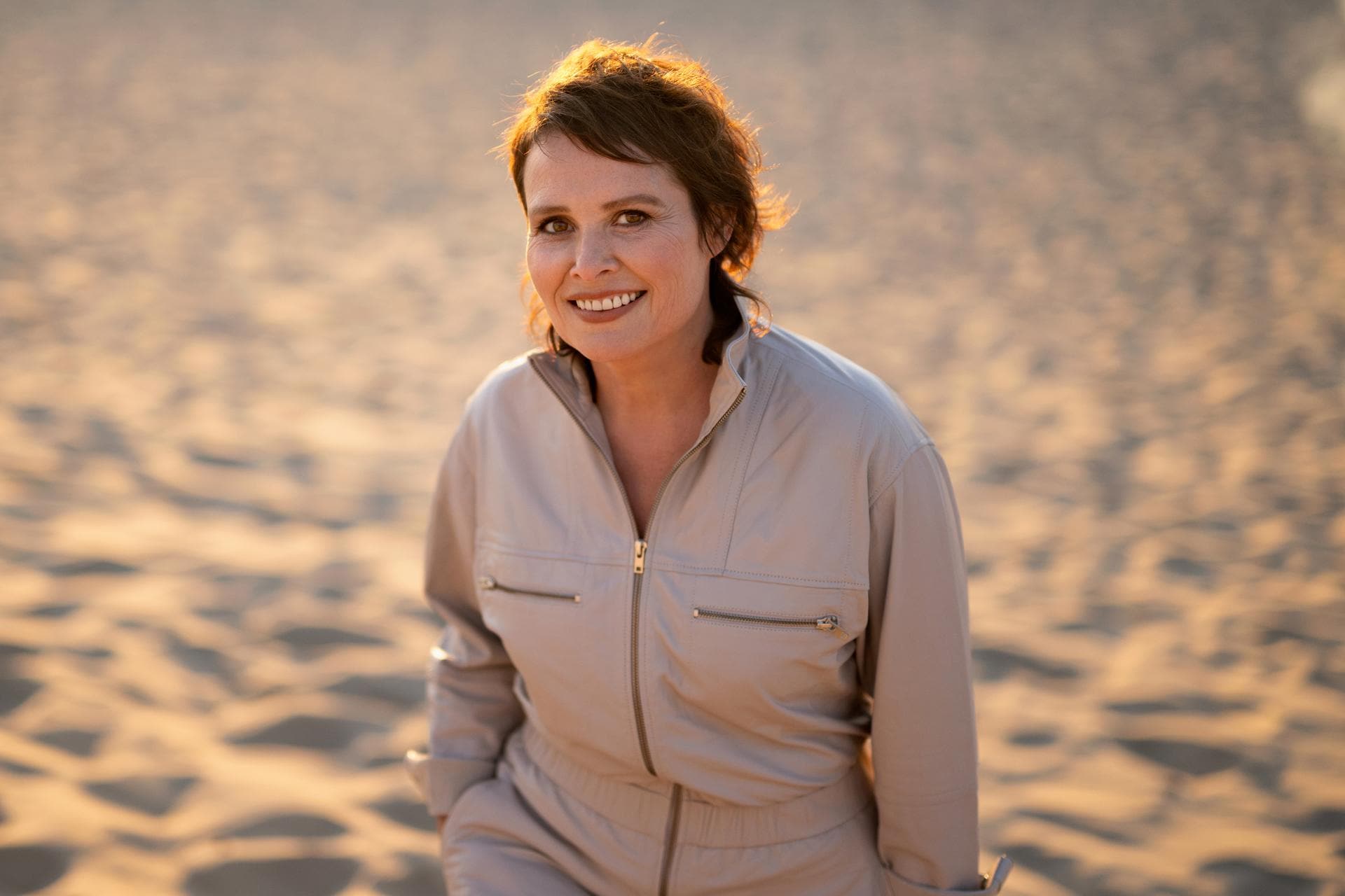 Vlaamse schrijver Griet Op de Beeck nieuwe presentator Zomergasten | de ...