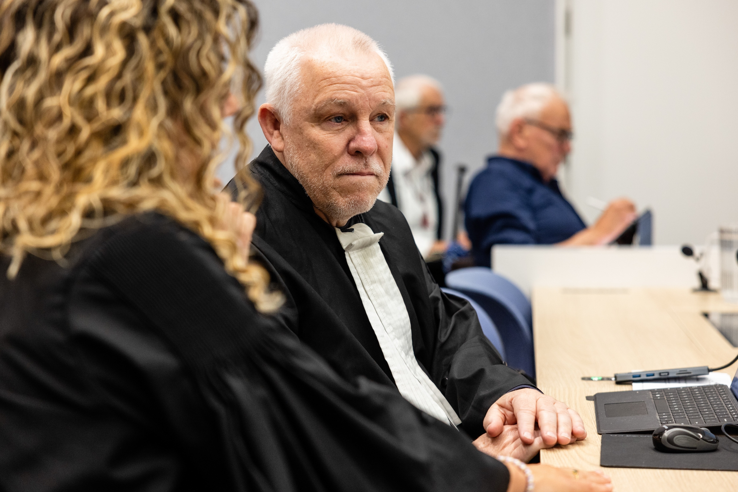 Moeder Vlaardings pleegmeisje klaagt zorgorganisaties aan: ‘Mishandeling had voorkomen kunnen ...