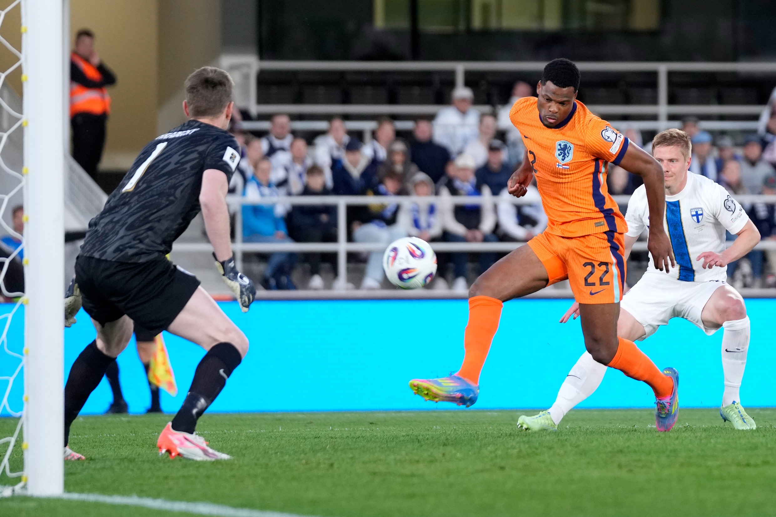 Interlandperiode laat Denzel Dumfries weer lachen, maar WK voor ...