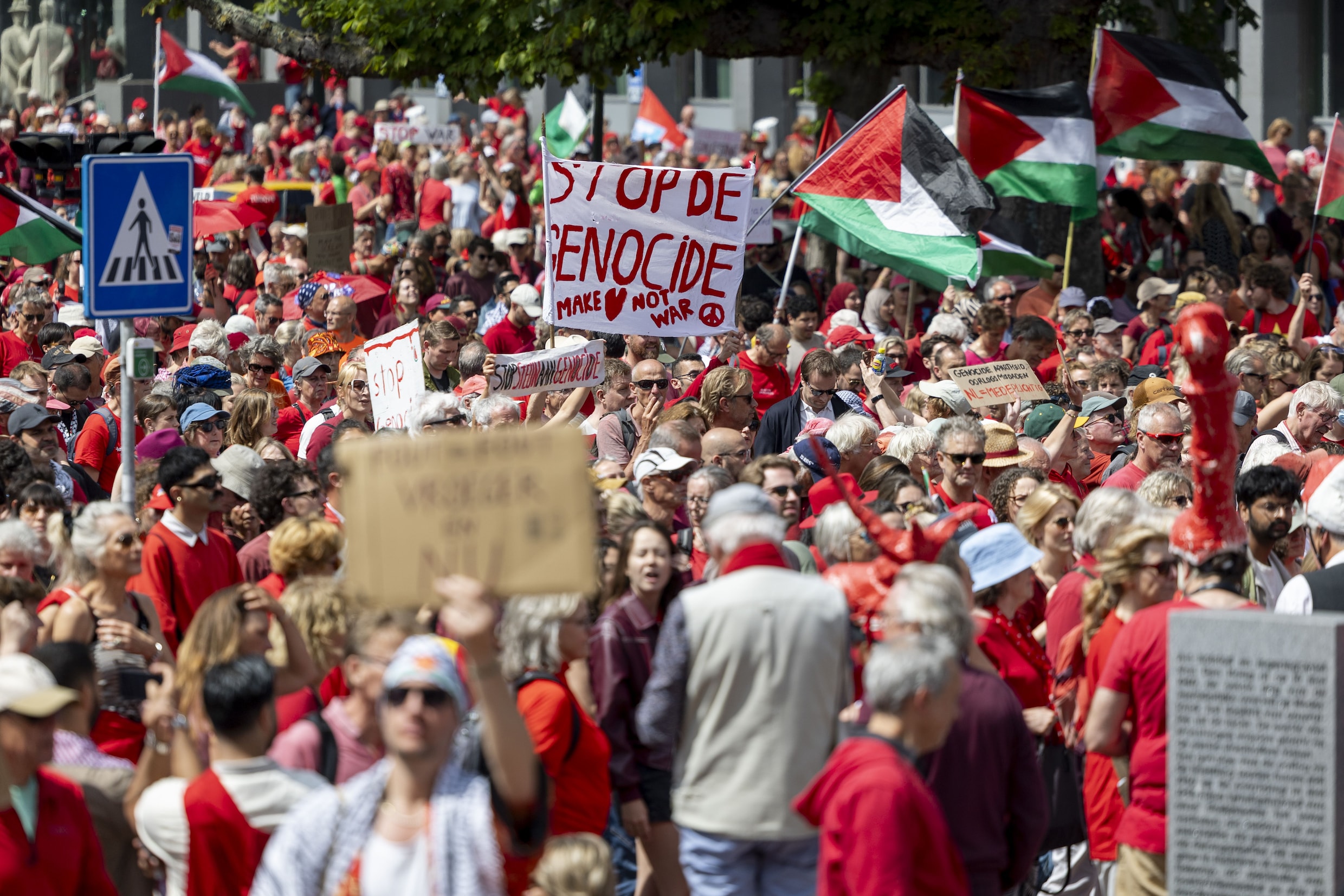 Opnieuw massaal protest in Den Haag tegen Gaza-oorlog en Israël-beleid ...
