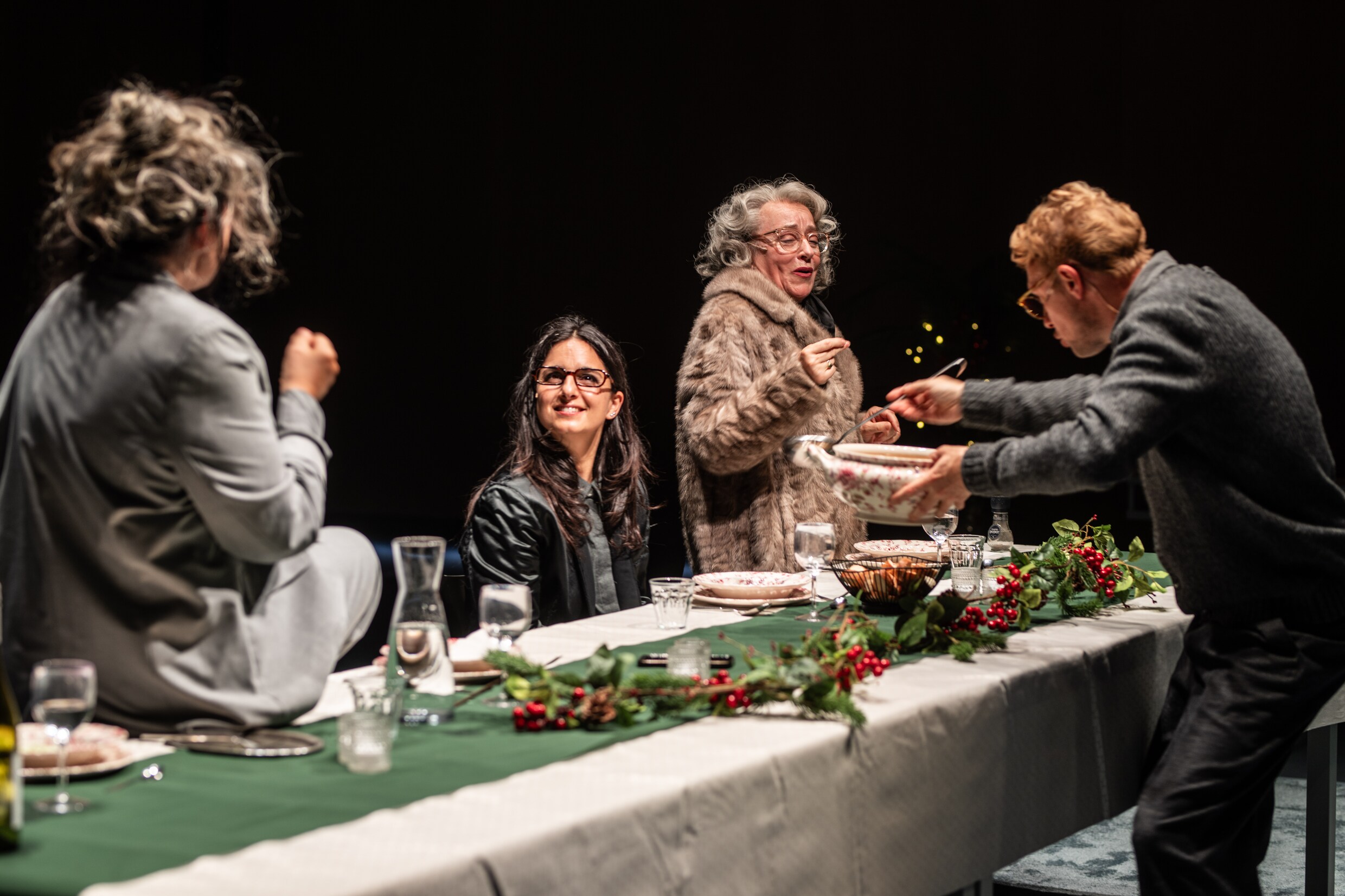 ‘De seizoenen’ van Het Nationale Theater brengt Ali Smiths romancyclus ...