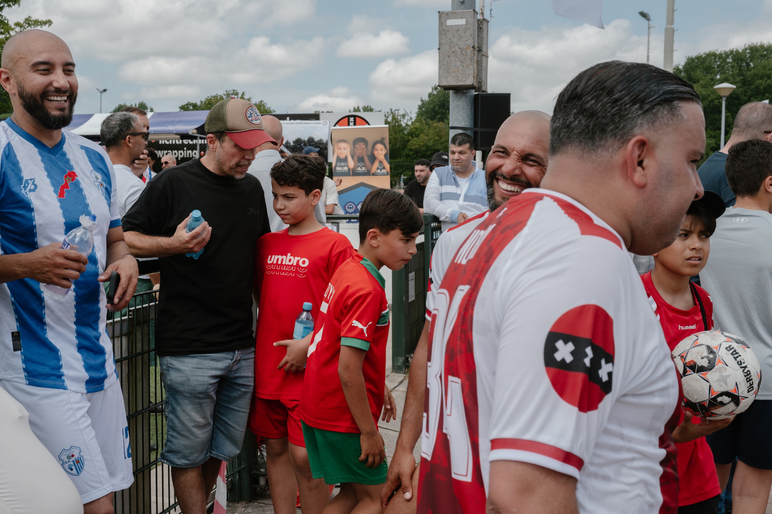 Verbindend toernooi in de vrolijke geest van Abdelhak Nouri: ‘Hij stond ...