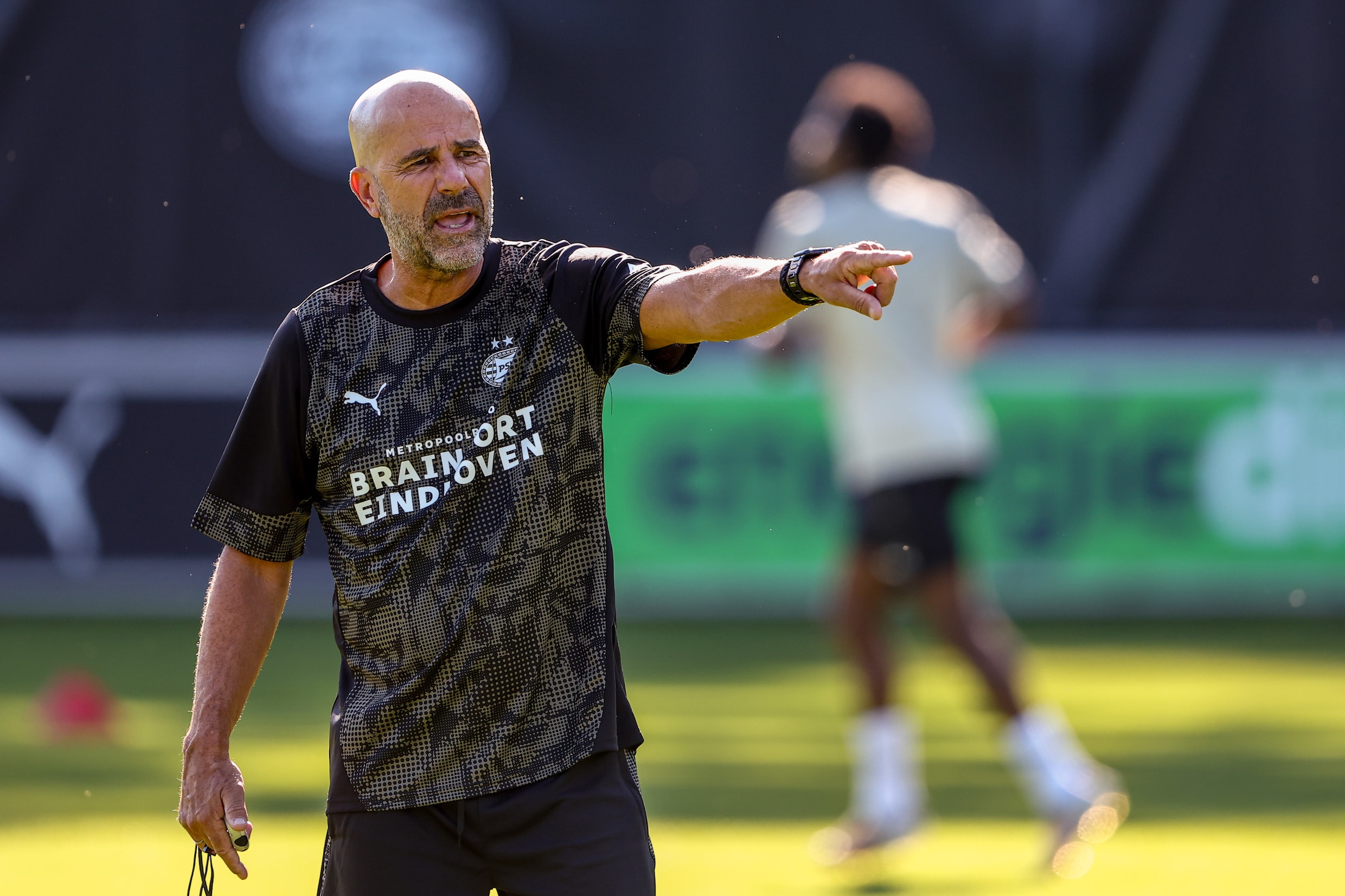 Op de eerste training van PSV blijkt het nog altijd hoogst onzeker of ...