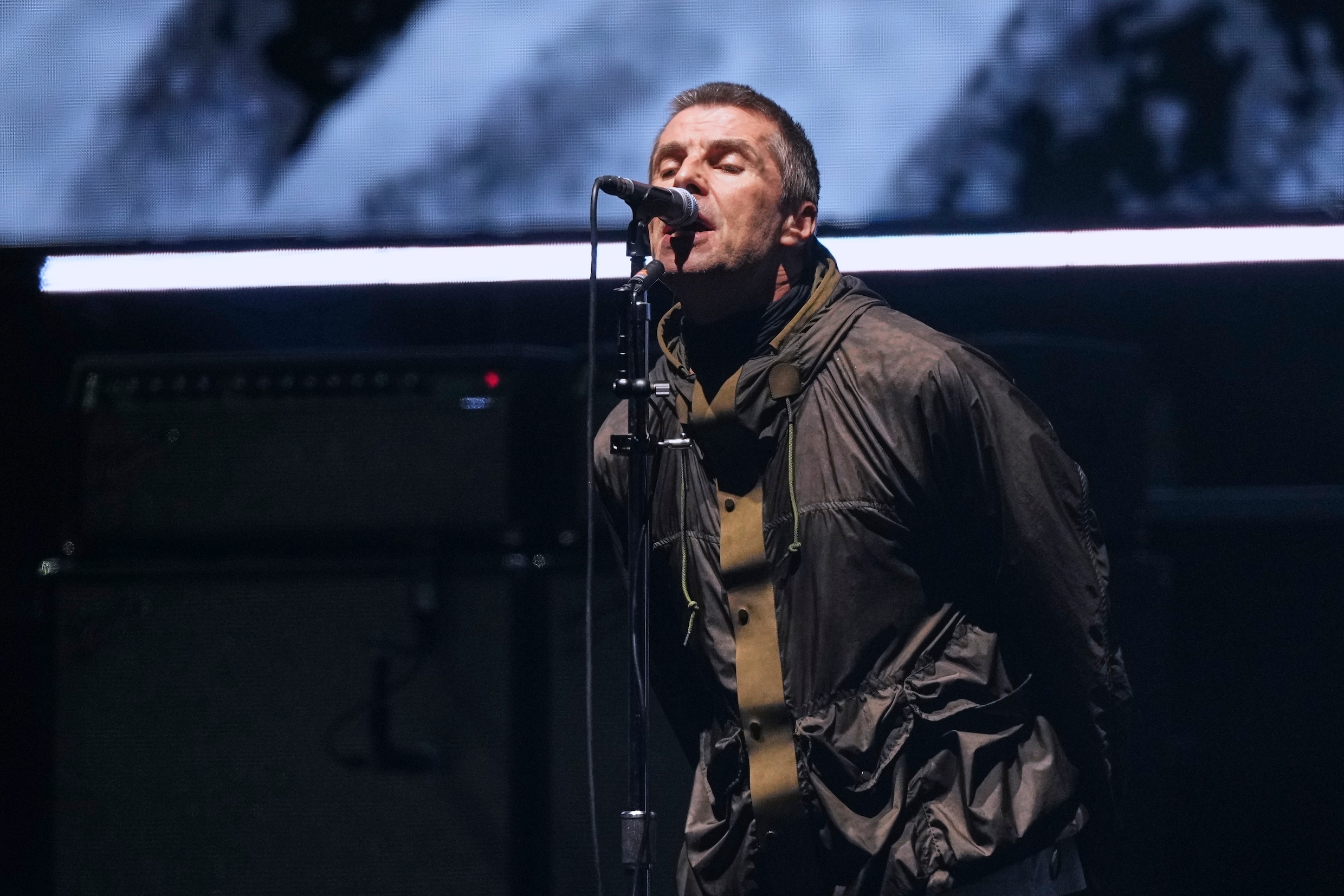 Oasis trapt de reünietournee af met een overdonderend concert in ...