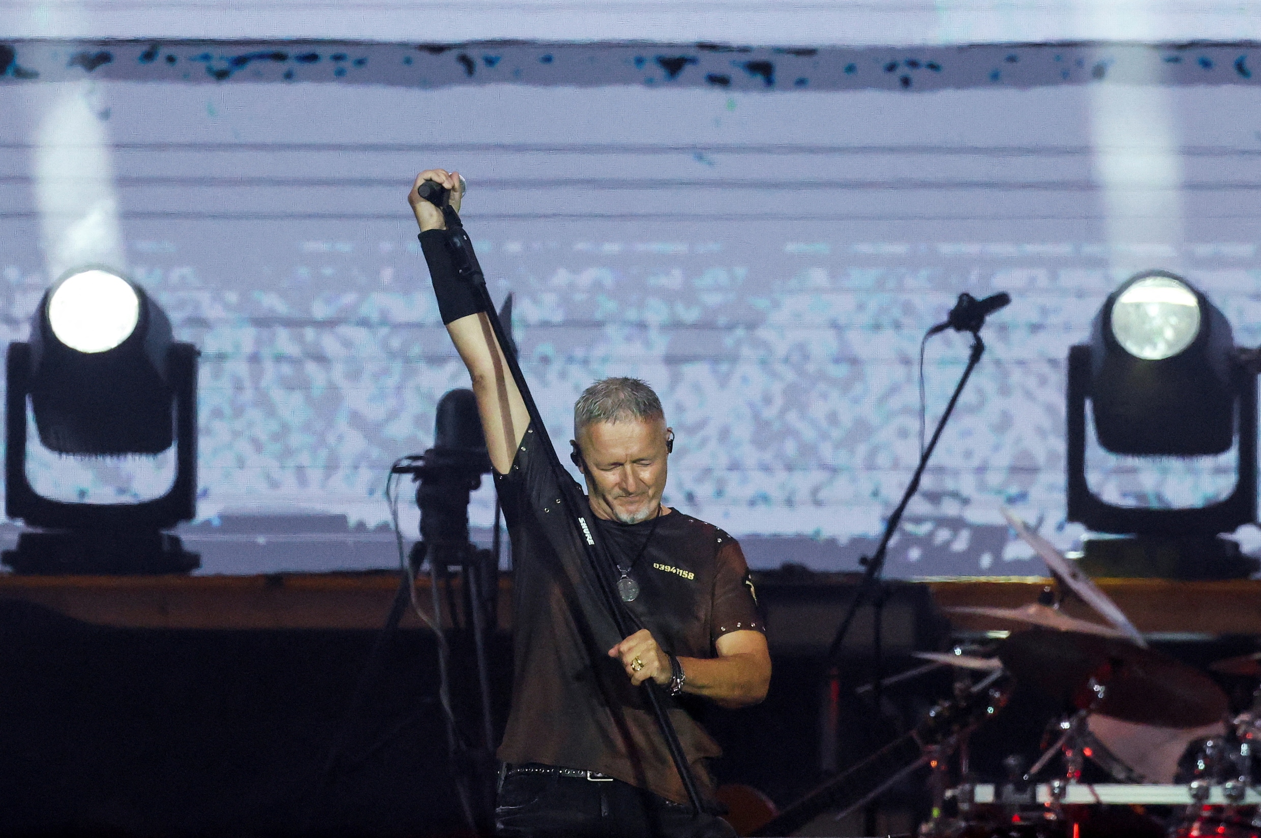 Zanger zingt fascistische leus tijdens concert in Zagreb met half ...
