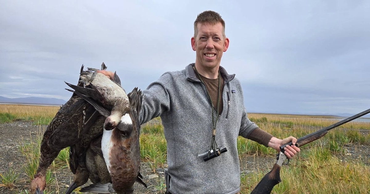 ‘Outdoor Boy’ Luke Nichols werd zó populair op YouTube dat hij nu uit ...