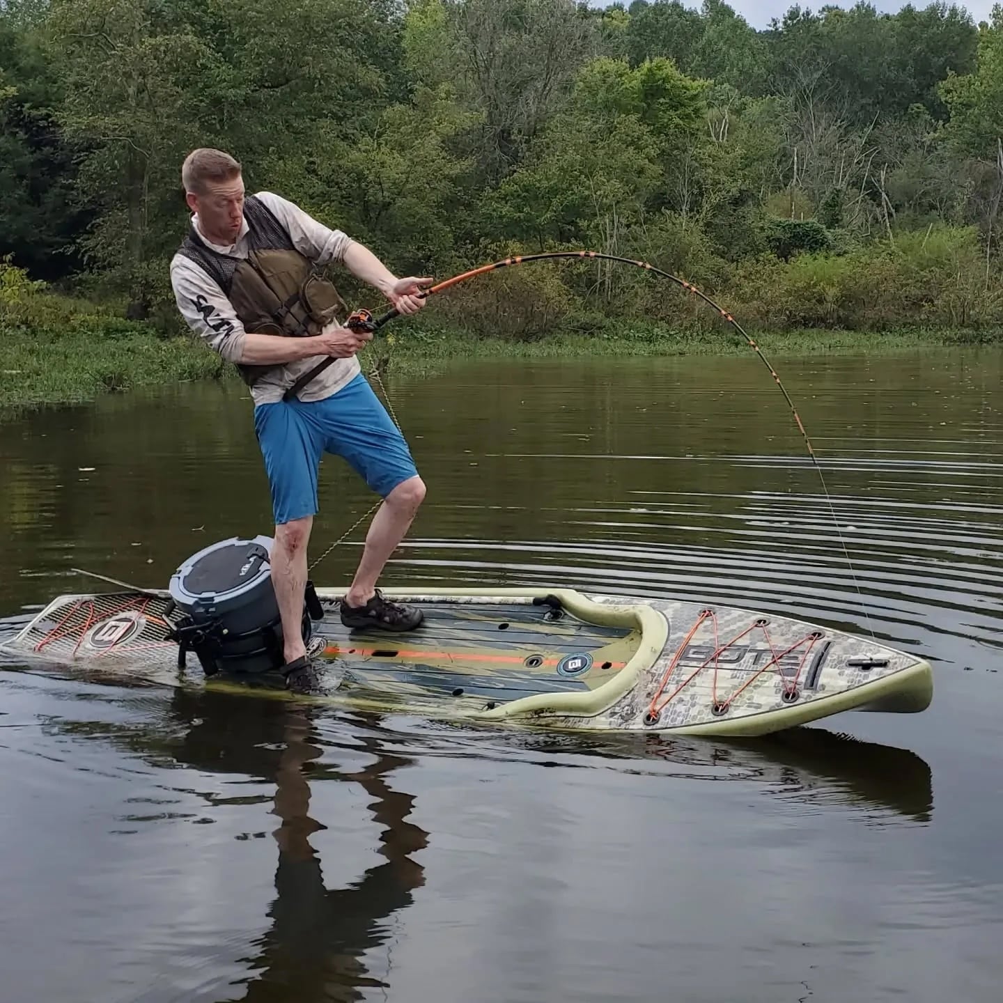 ‘Outdoor Boy’ Luke Nichols werd zó populair op YouTube dat hij nu uit ...
