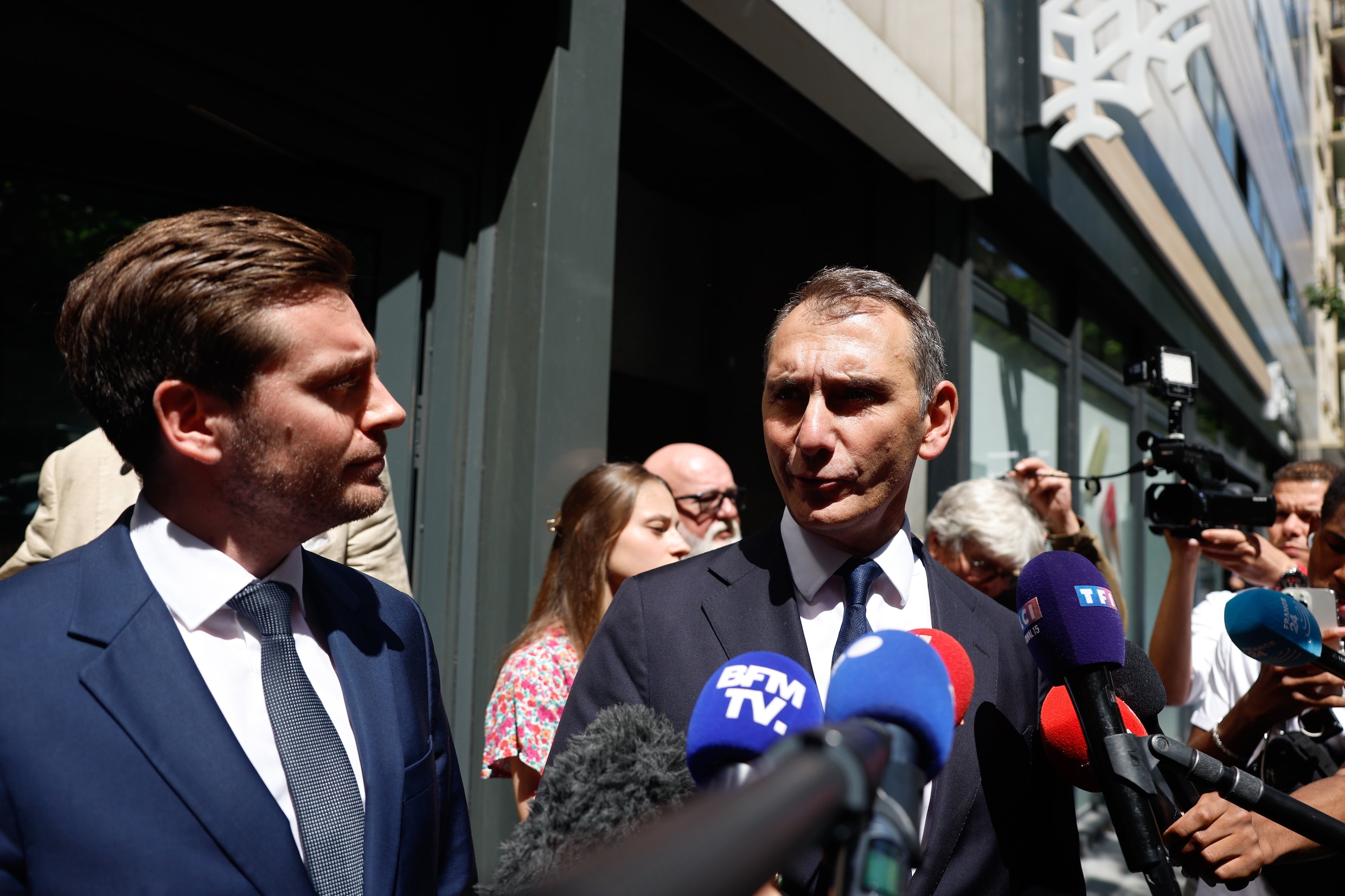 Justitie verdenkt partij Le Pen van verboden financiering campagnes, met geleend geld van ...